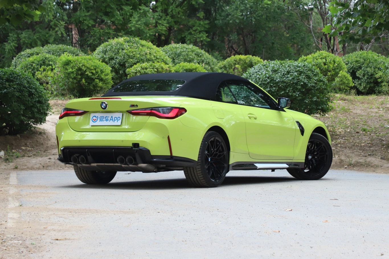 【宝马M4M4 敞篷轿跑车 M xDrive 雷霆版侧后45度车头向右水平图片-汽车图片大全】-易车