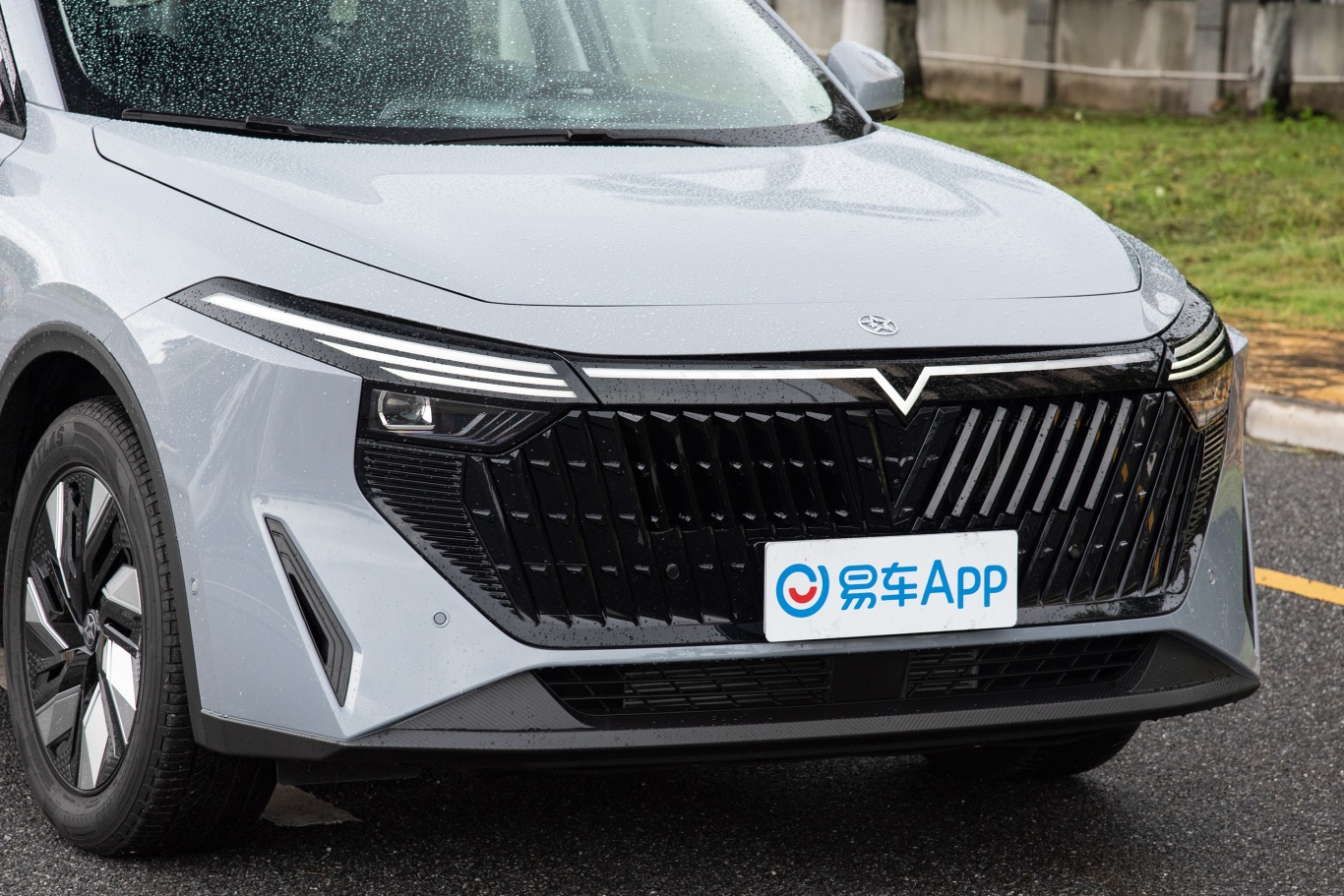 【启辰大V DD-i超混动1.5T 110km iT版前格栅侧俯拍图片-汽车图片大全】-易车