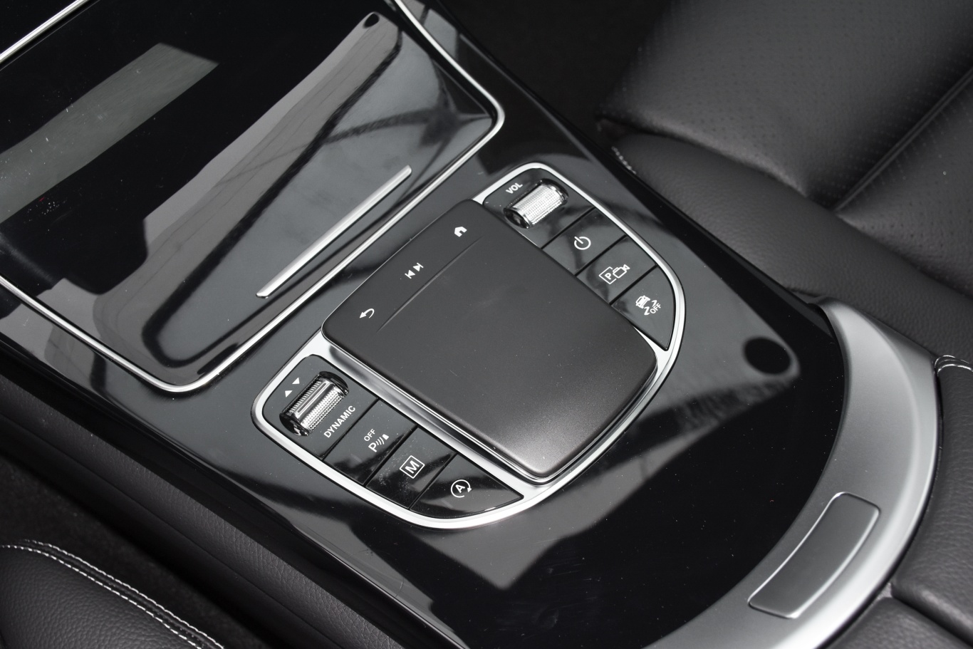 【奔驰GLC轿跑改款 GLC 260 4MATIC 轿跑SUV内饰图片-汽车图片大全】-易车
