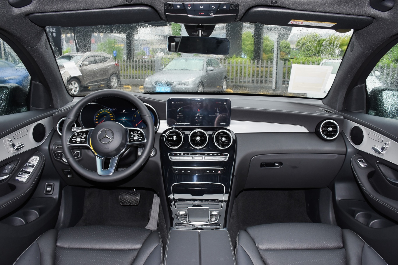【奔驰GLC轿跑改款 GLC 260 4MATIC 轿跑SUV内饰全景正拍图片-汽车图片大全】-易车