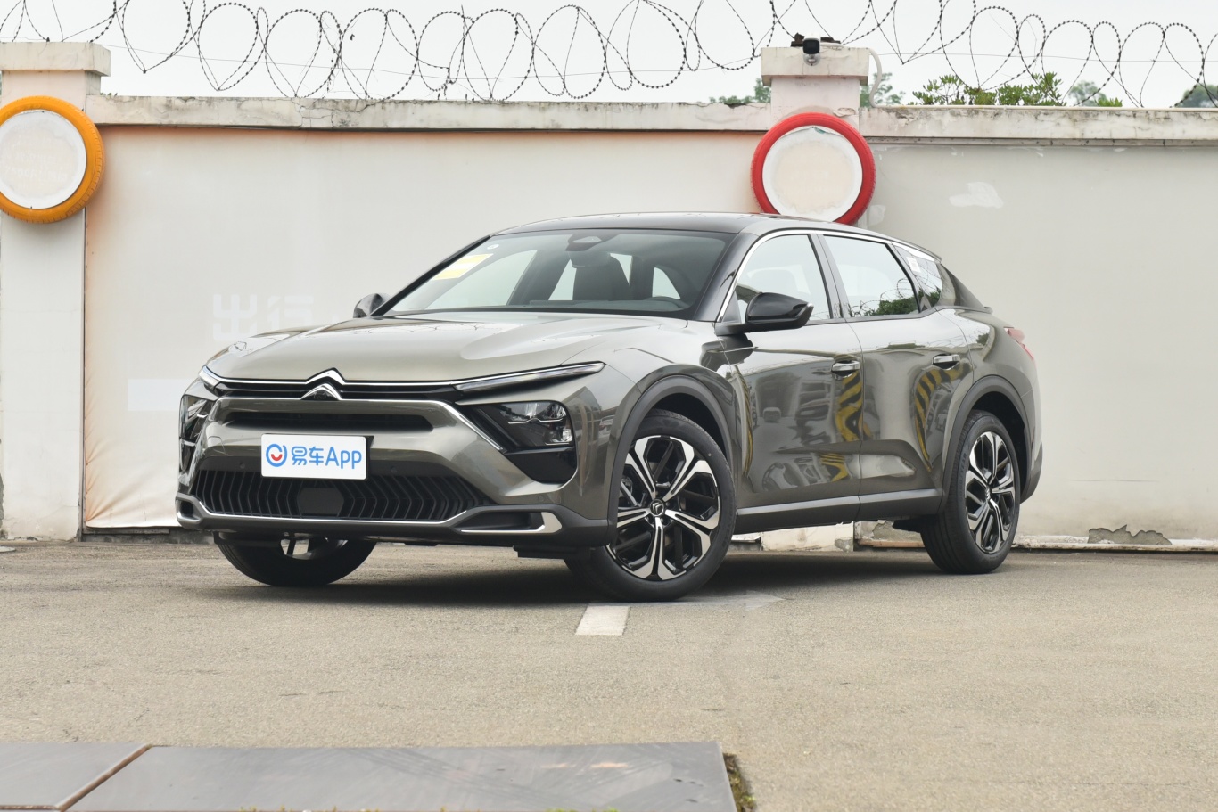 【凡尔赛C5 X1.6T 势不凡侧前45度车头向左水平图片-汽车图片大全】-易车