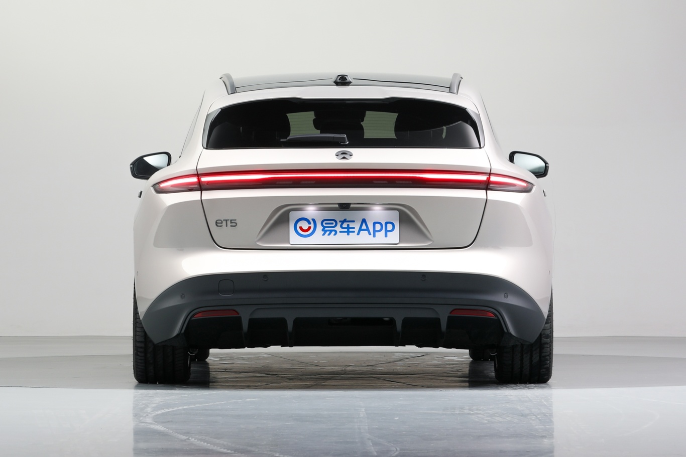 【蔚来ET5Touring 680km 100kWh正后水平图片-汽车图片大全】-易车