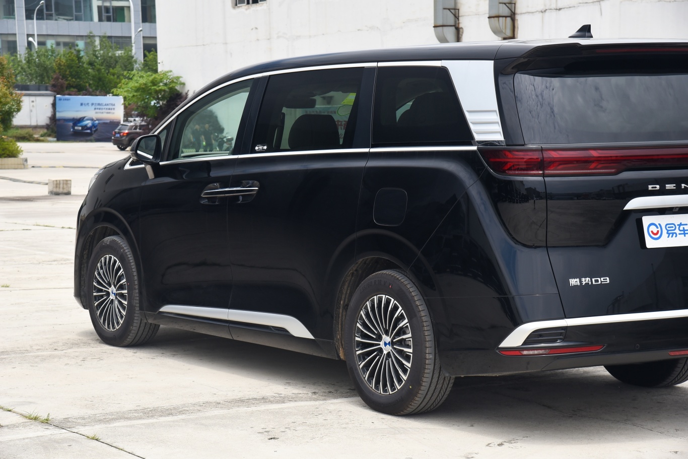 【腾势D9EV 620km 前驱尊贵版 7座外观细节图片-汽车图片大全】-易车