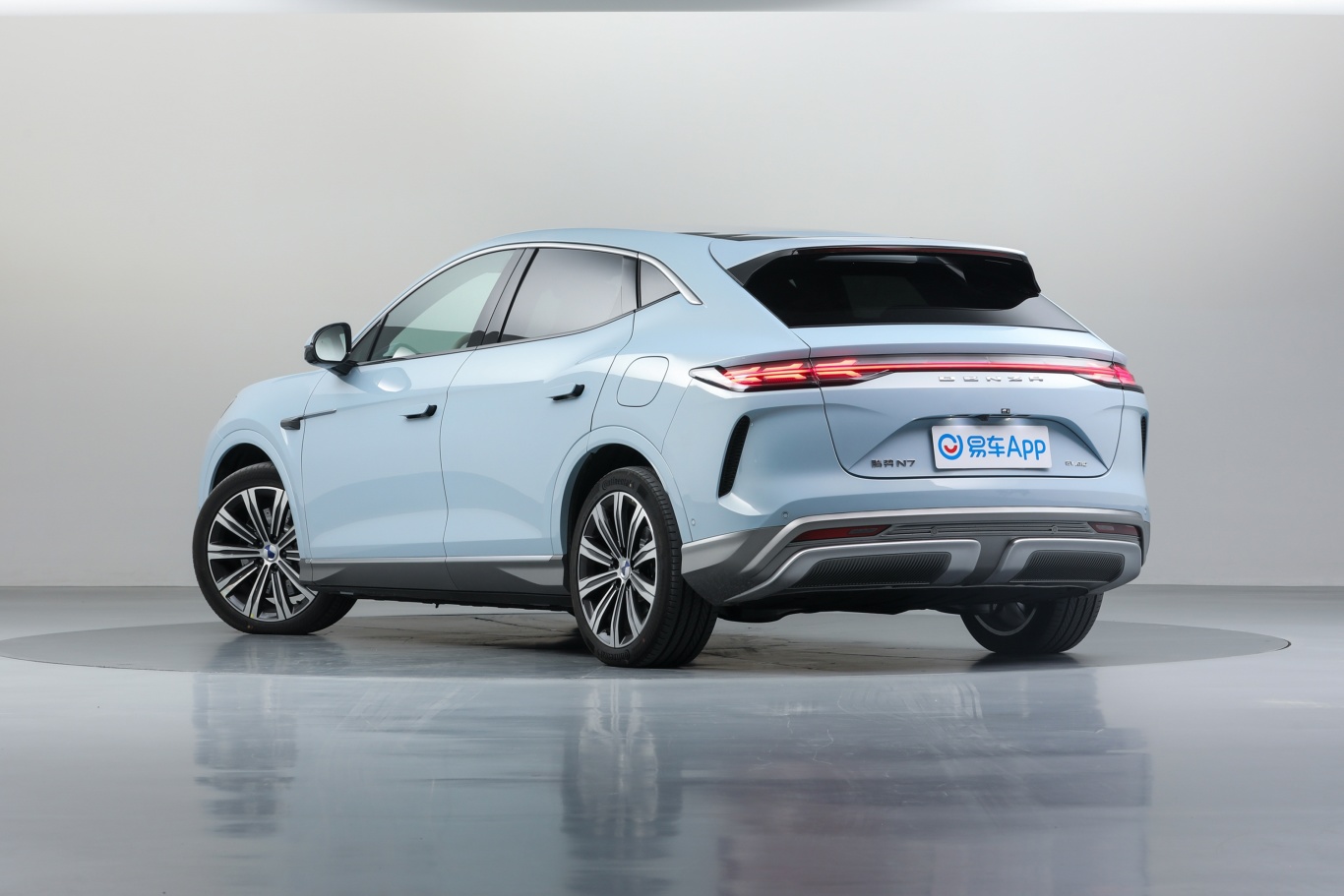 【腾势N7630km 四驱长续航性能Max版侧后45度车头向左水平图片-汽车图片大全】-易车