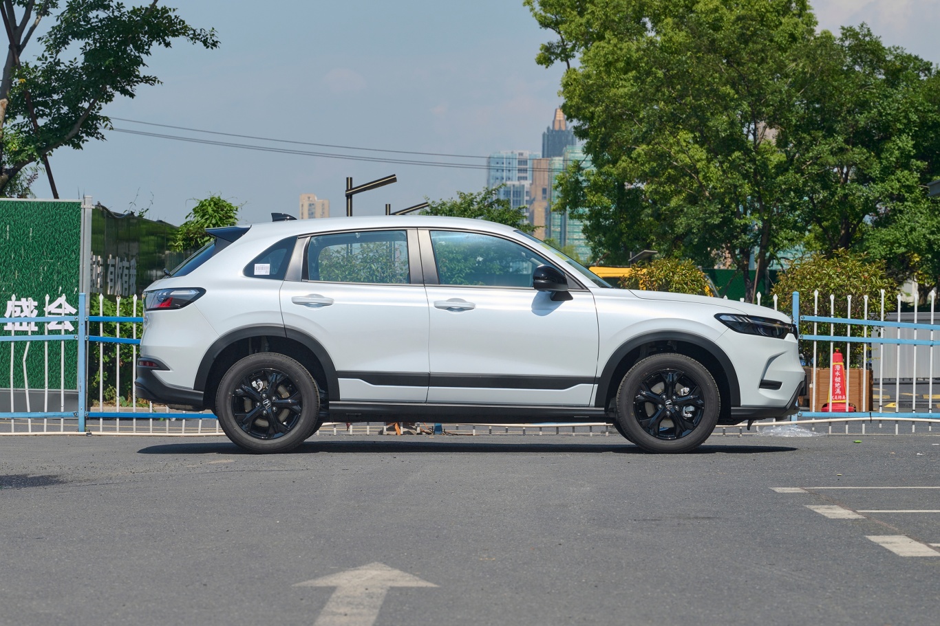 【本田HR-Ve:HEV 2.0L 动速版正侧车头向右水平图片-汽车图片大全】-易车