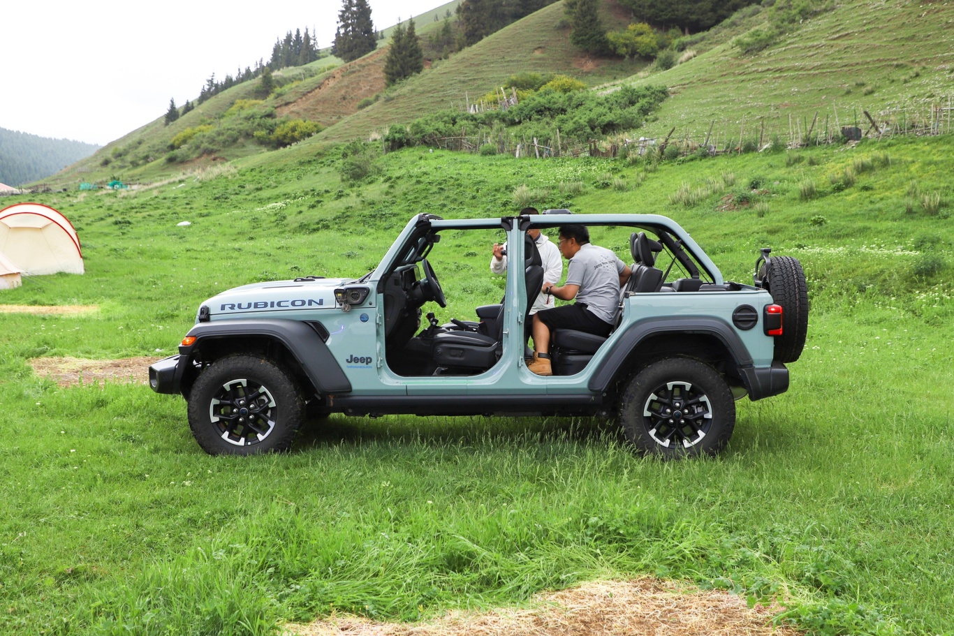 【牧马人4xe2.0T 撒哈拉四门版正侧车头向左水平图片-汽车图片大全】-易车