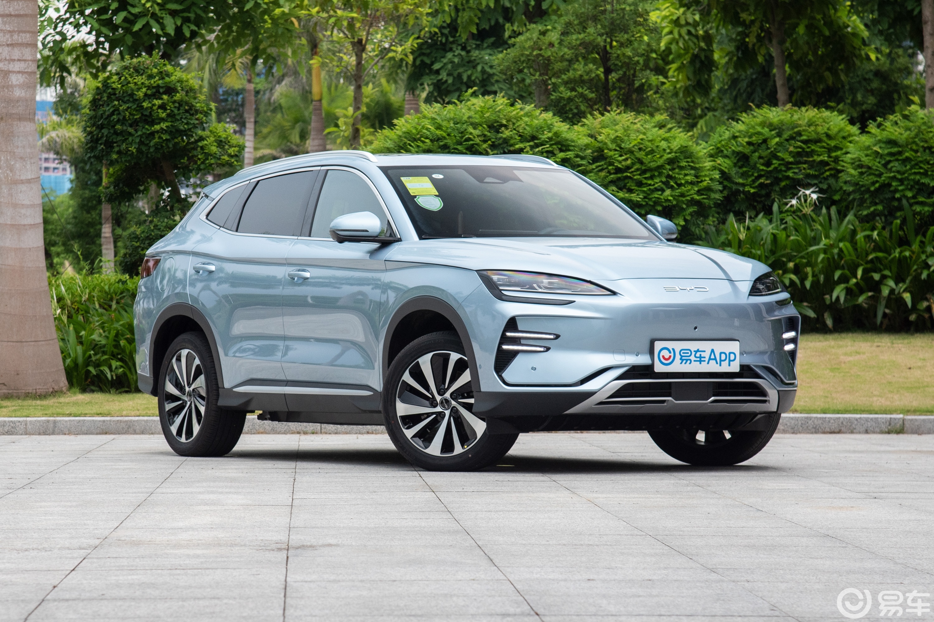 【宋PLUS新能源EV 冠军版 605km 旗舰PLUS侧前45度车头向右水平图片-汽车图片大全】-易车