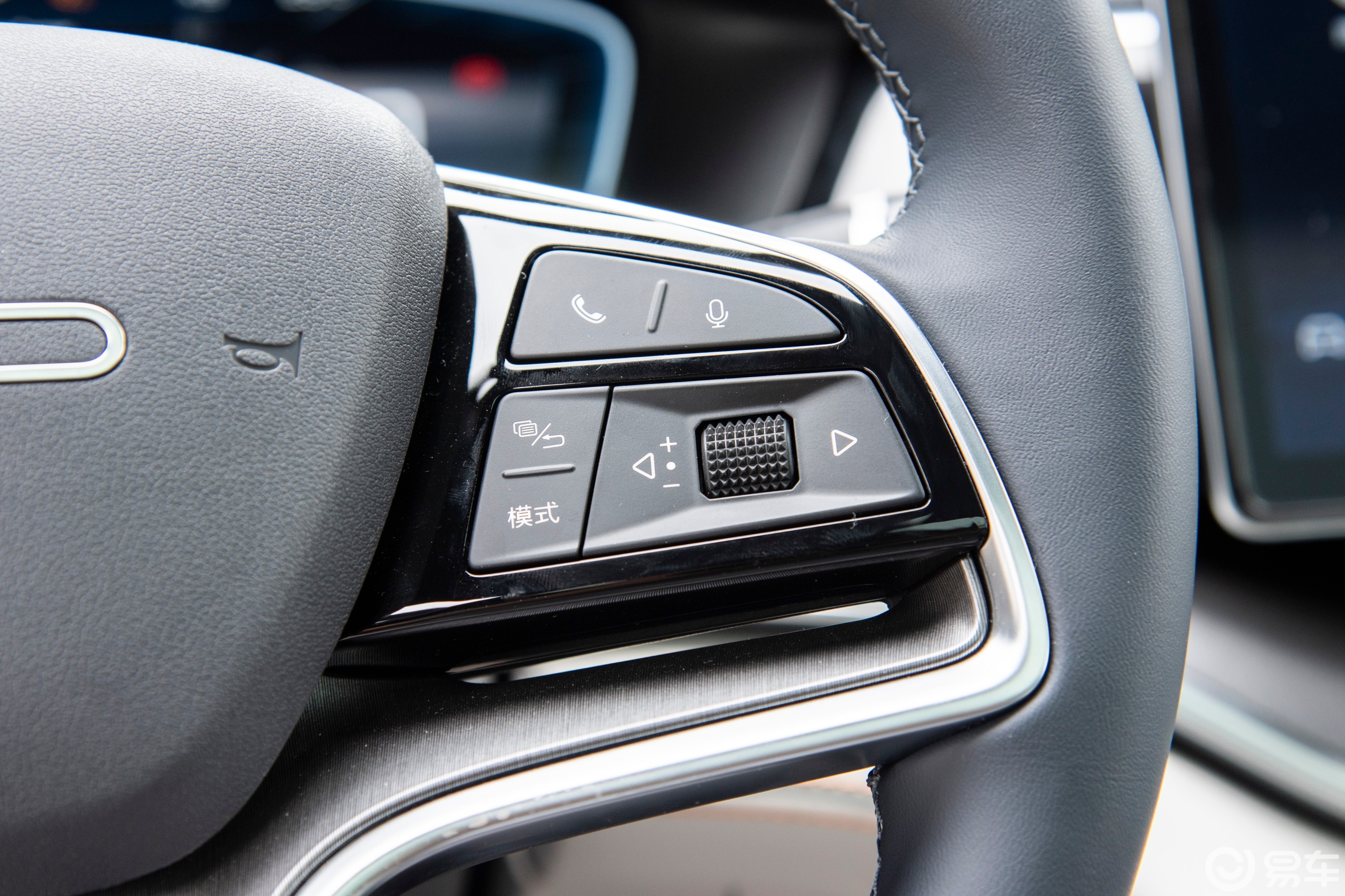 【宋PLUS新能源DM-i 冠军版 1.5L 110km 旗舰PLUS右侧方向盘功能按键图片-汽车图片大全】-易车
