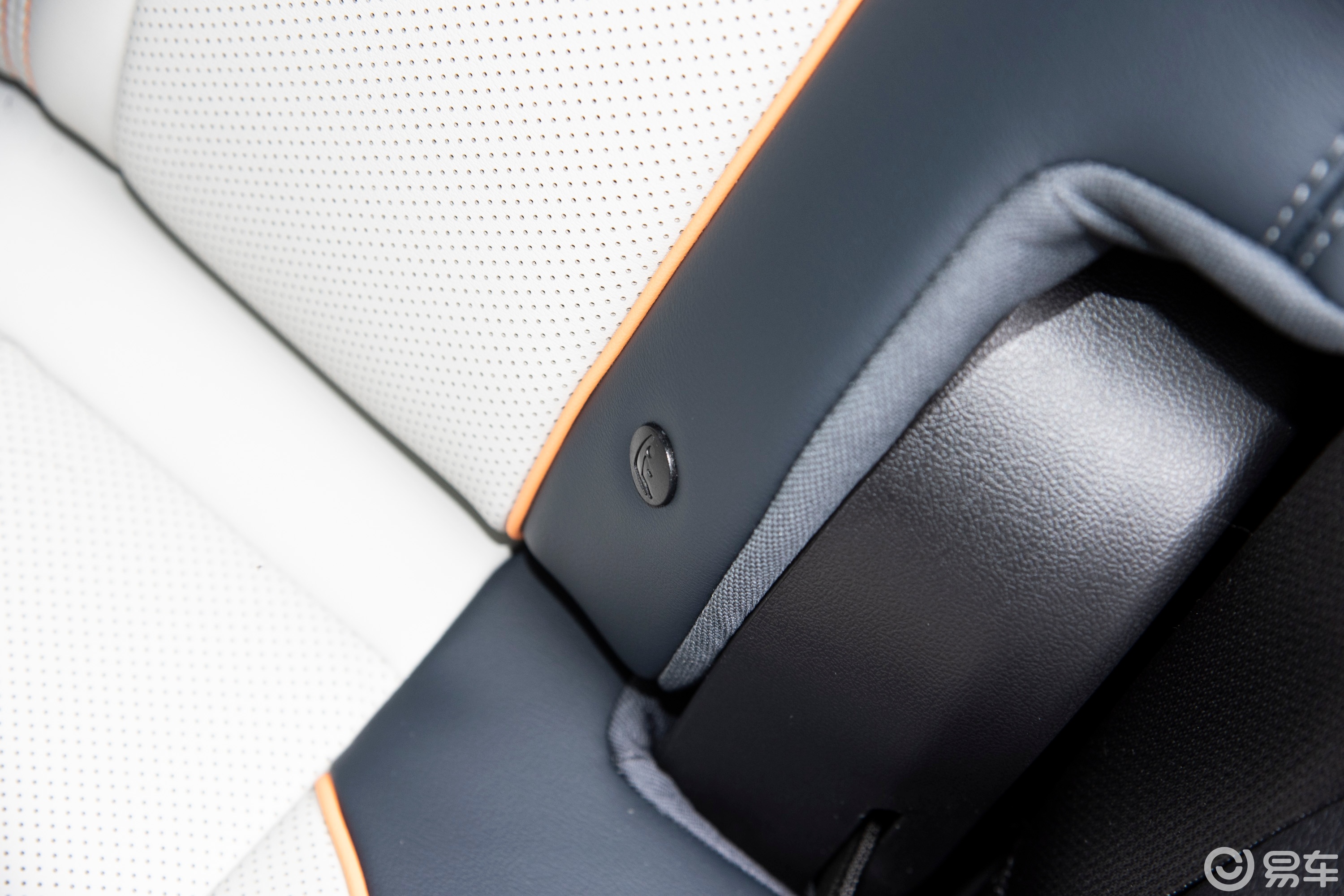 【宋PLUS新能源DM-i 冠军版 1.5L 110km 旗舰PLUS儿童座椅接口图片-汽车图片大全】-易车