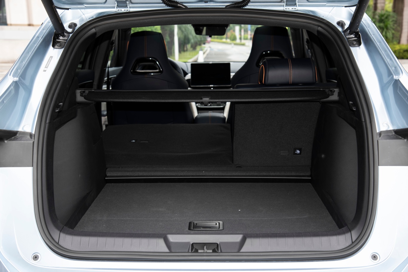 【宋PLUSDM-i 冠军版 1.5L 110km 旗舰PLUS后备厢图片-汽车图片大全】-易车