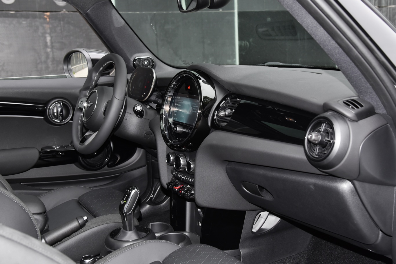 【MINI改款 2.0T COOPER S 艺术家内饰全景副驾方向图片-汽车图片大全】-易车