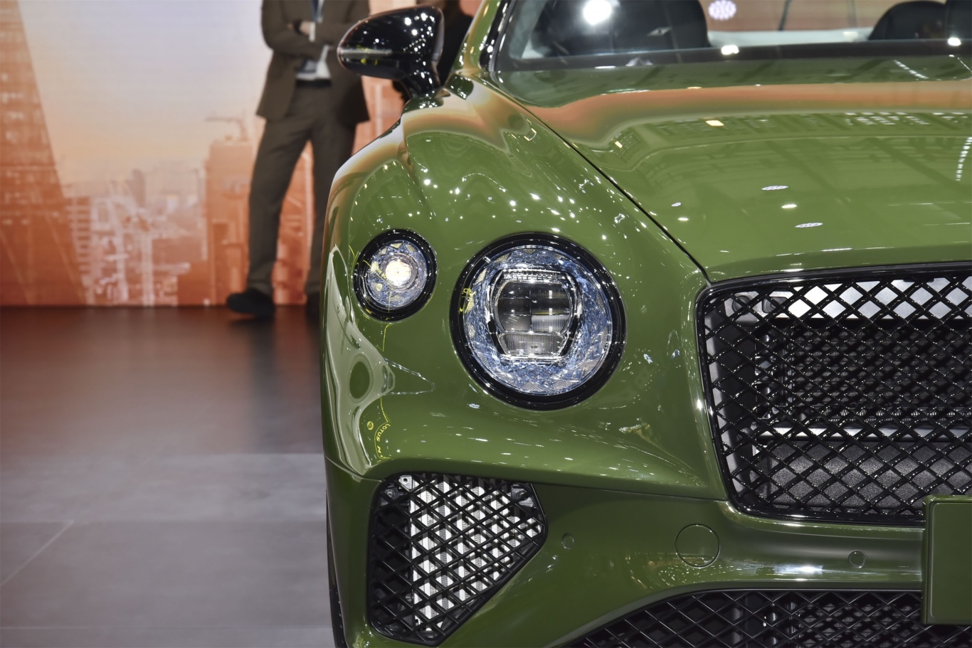 【欧陆4.0T GT S V8外观灯组图片-汽车图片大全】-易车