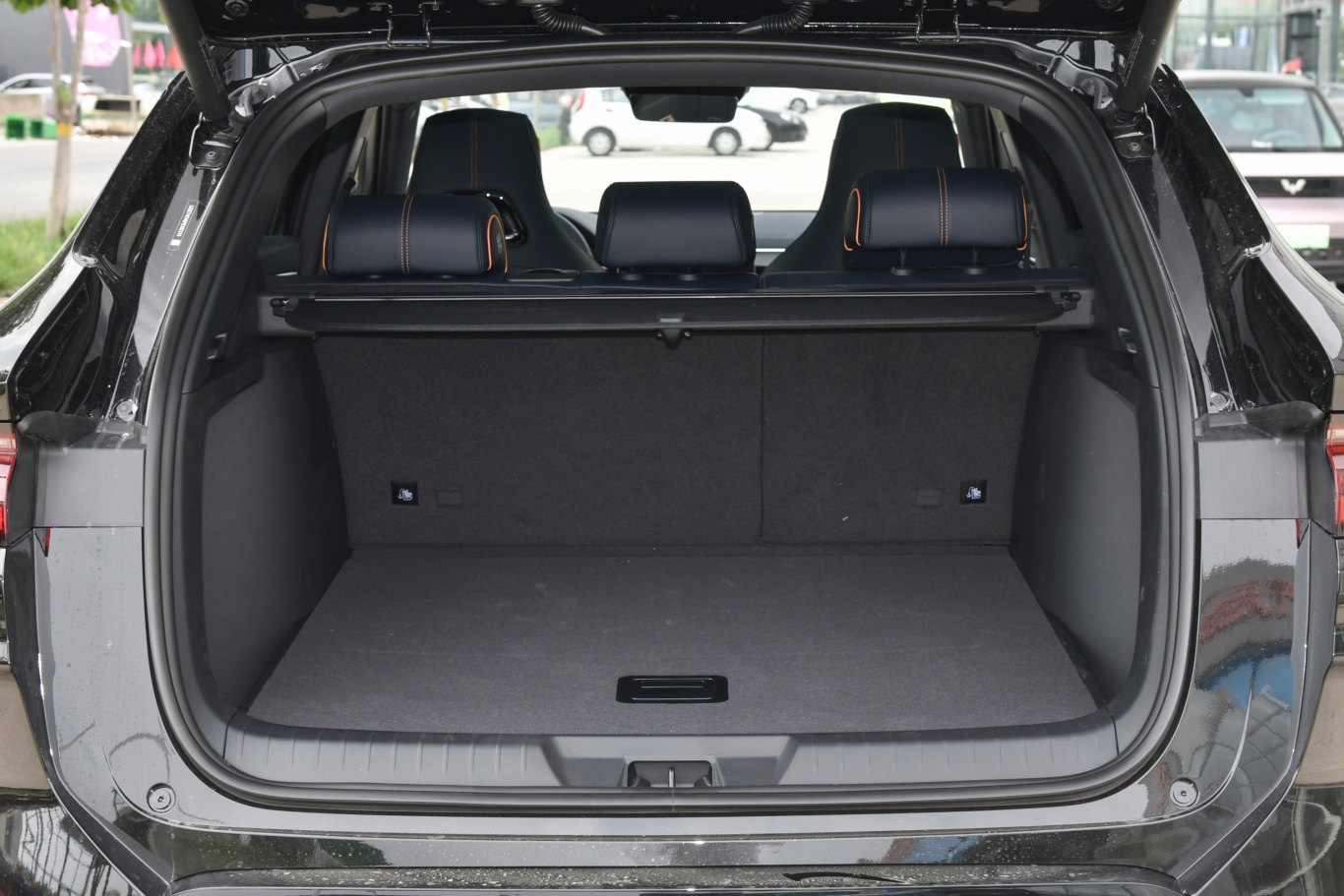 【宋PLUS新能源DM-i 冠军版 1.5L 110km 旗舰PLUS后备厢空间特写图片-汽车图片大全】-易车