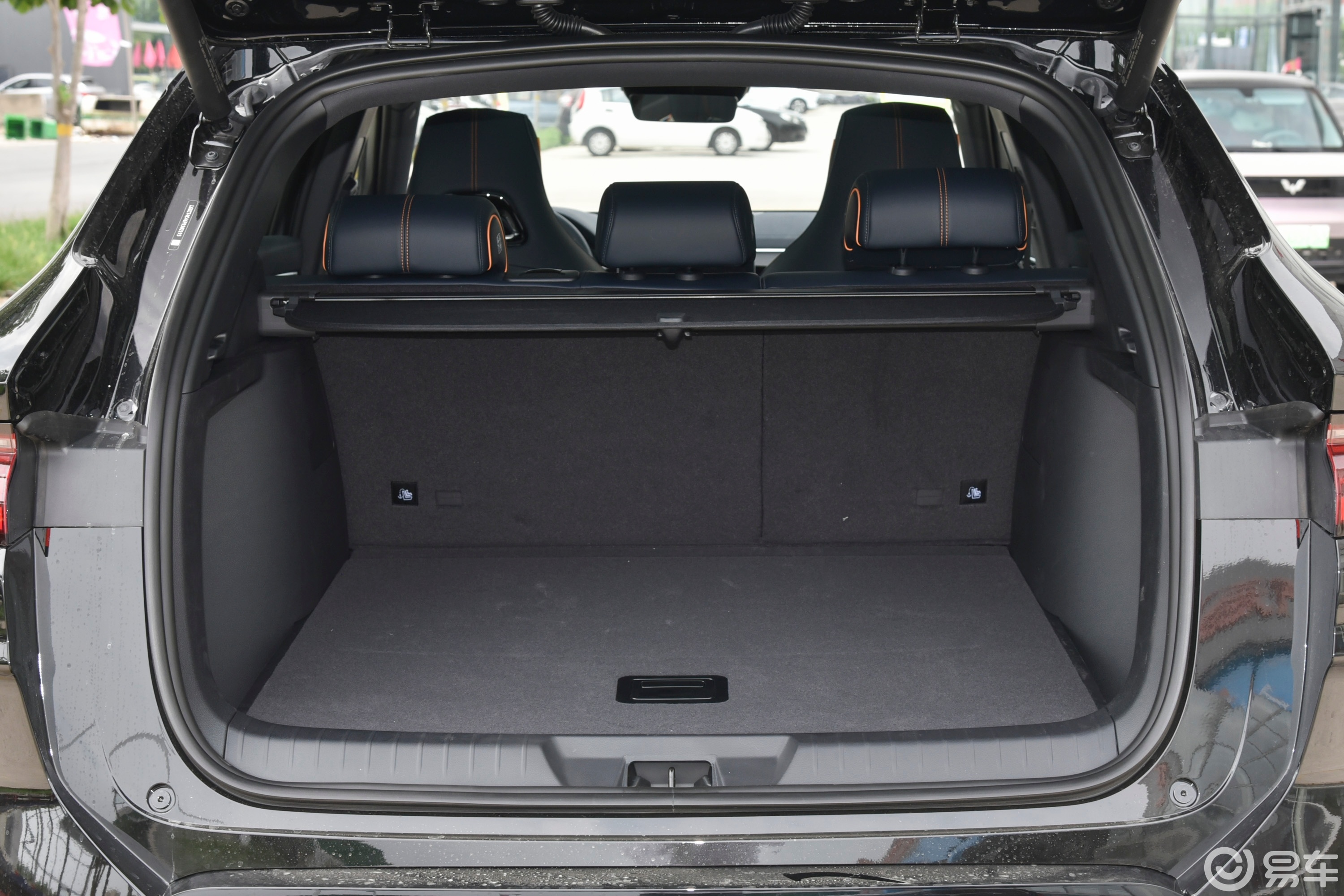 【宋PLUS新能源DM-i 冠军版 1.5L 110km 旗舰PLUS后备厢空间特写图片-汽车图片大全】-易车