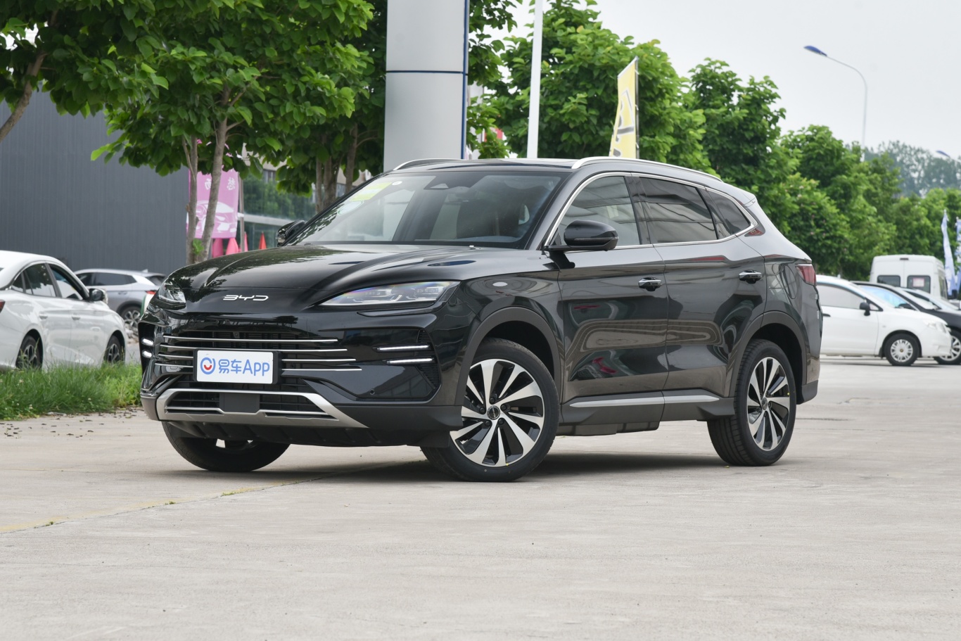 【宋PLUS新能源DM-i 冠军版 1.5L 110km 旗舰PLUS侧前45度车头向左水平图片-汽车图片大全】-易车