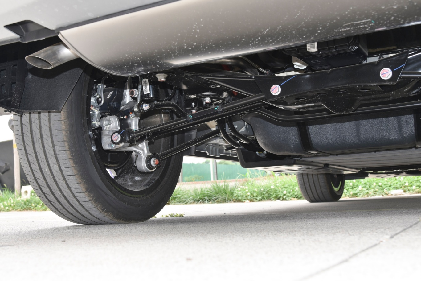 【宋PLUSDM-i 冠军版 1.5L 110km 旗舰型动力底盘图片-汽车图片大全】-易车