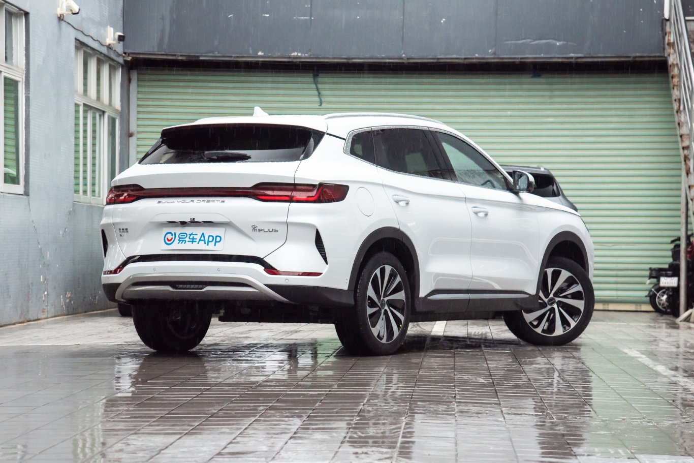 【宋PLUS新能源EV 冠军版 605km 旗舰PLUS侧后45度车头向右水平图片-汽车图片大全】-易车