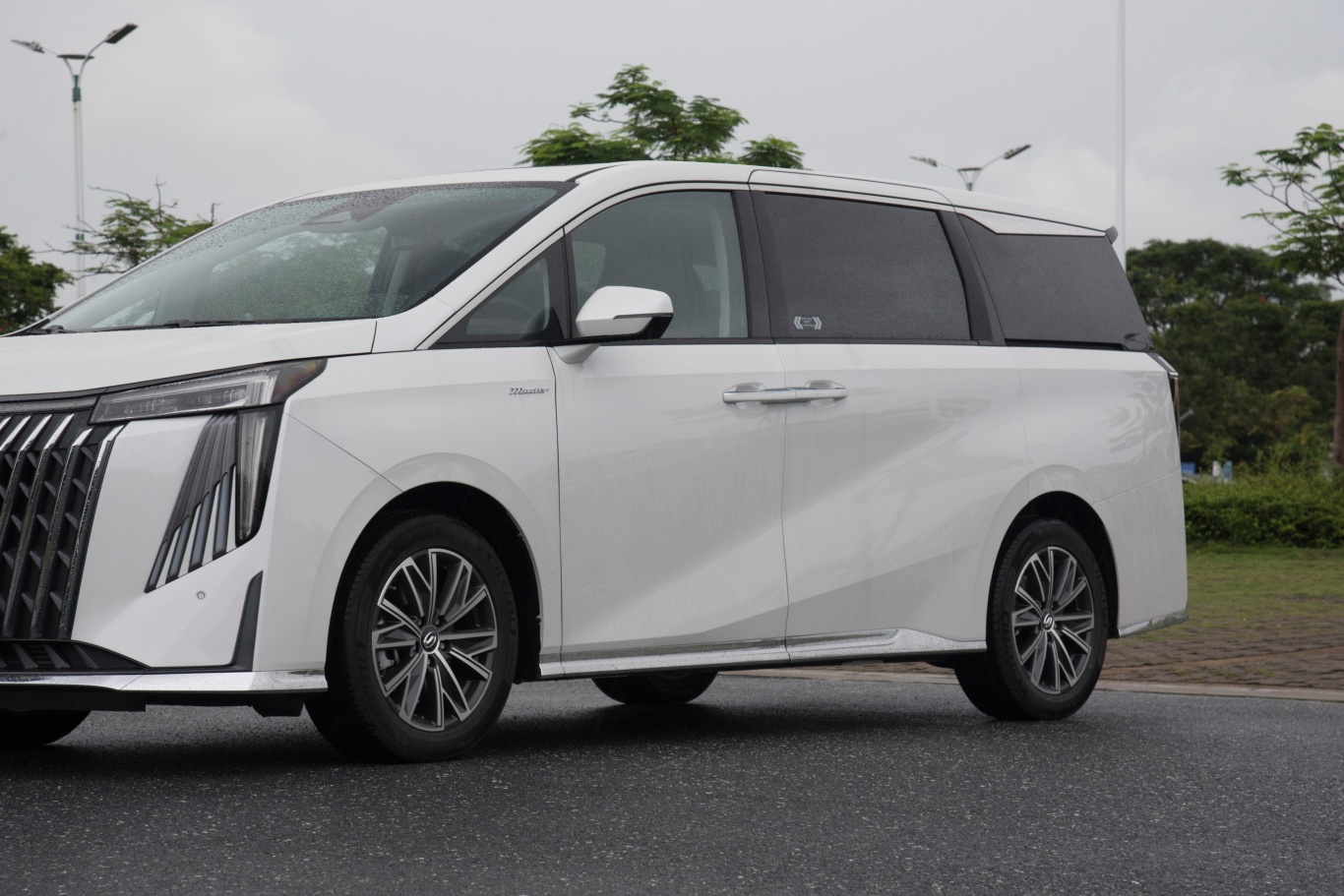 【传祺M8大师系列 2.0T 至尊版 7座外观细节图片-汽车图片大全】-易车