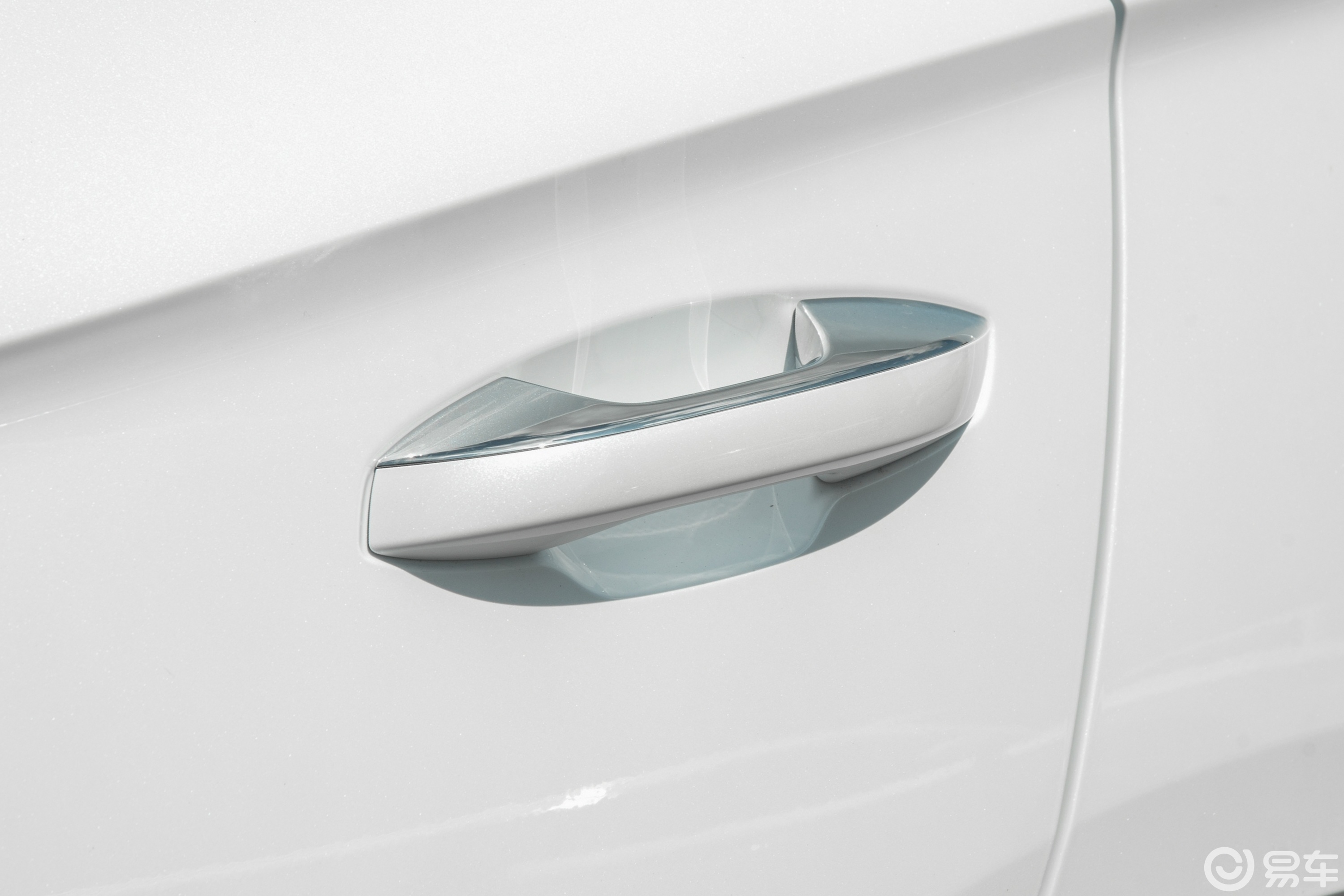 【宋PLUS新能源冠军版 EV 520km 尊贵型驾驶员侧后门把手图片-汽车图片大全】-易车