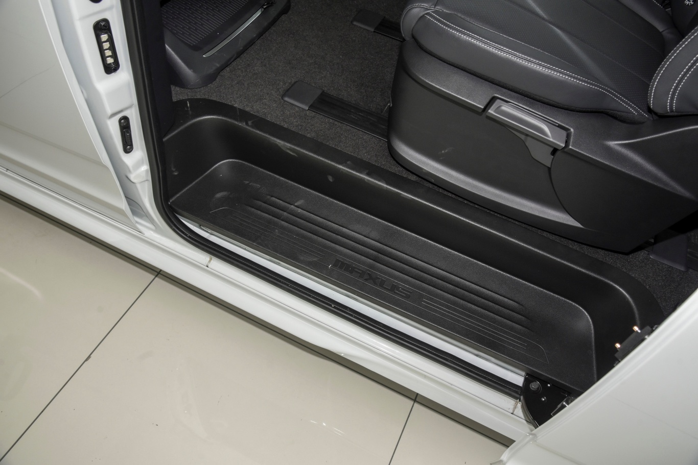 【大通G20改款 ES 2.0T 手动超值版 7座 柴油后排功能图片-汽车图片大全】-易车