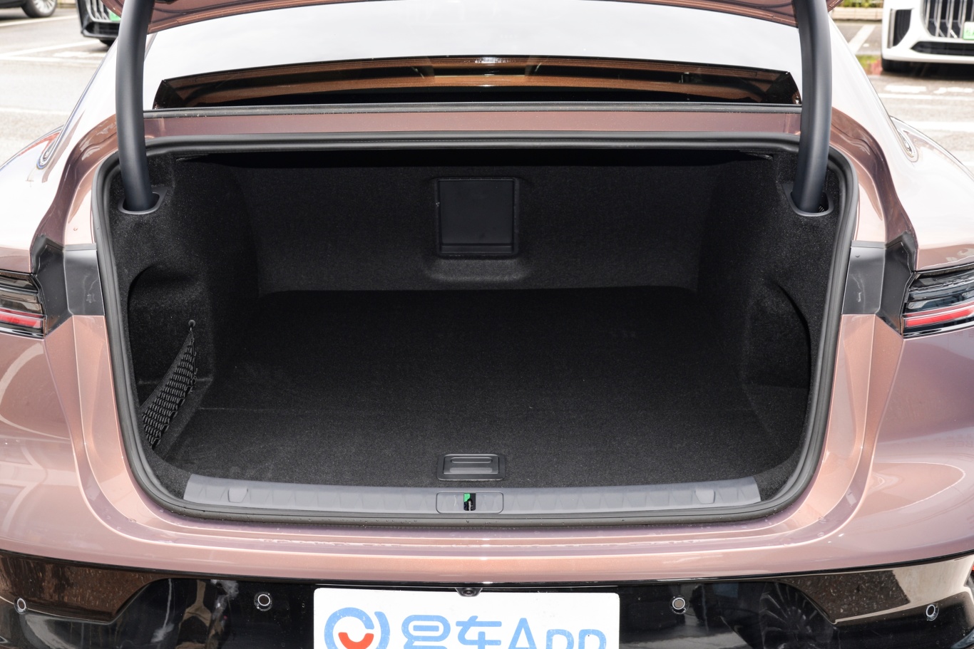 【岚图追光纯电动 730km 长续航版后备厢空间特写图片-汽车图片大全】-易车