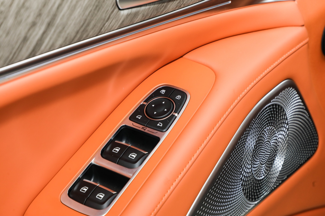 【魏牌蓝山1.5T 153km 两驱长续航版后视镜调节键图片-汽车图片大全】-易车