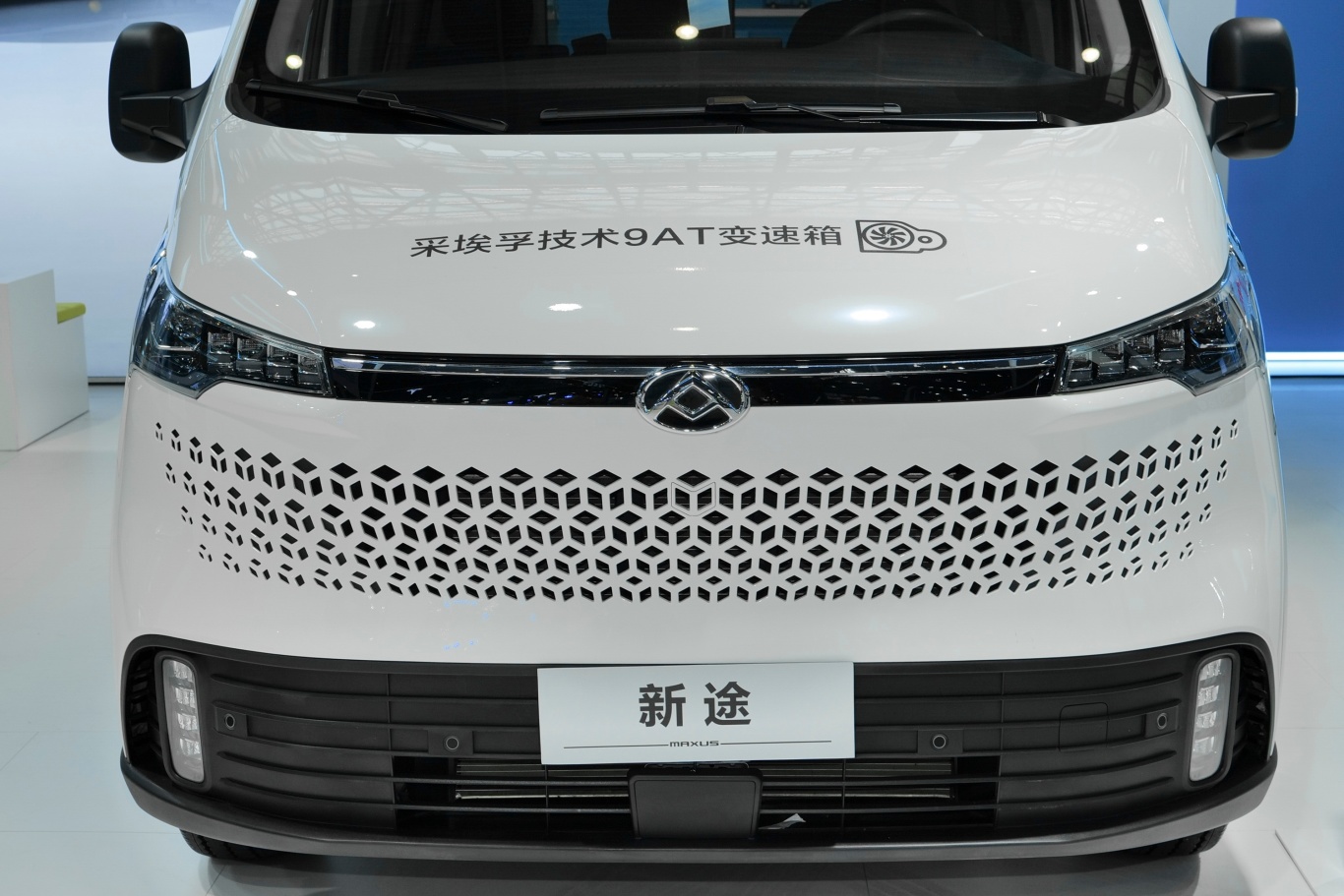 【新途V702.0T 手动短轴低顶精英版93kW 5/6座外观图片-汽车图片大全】-易车