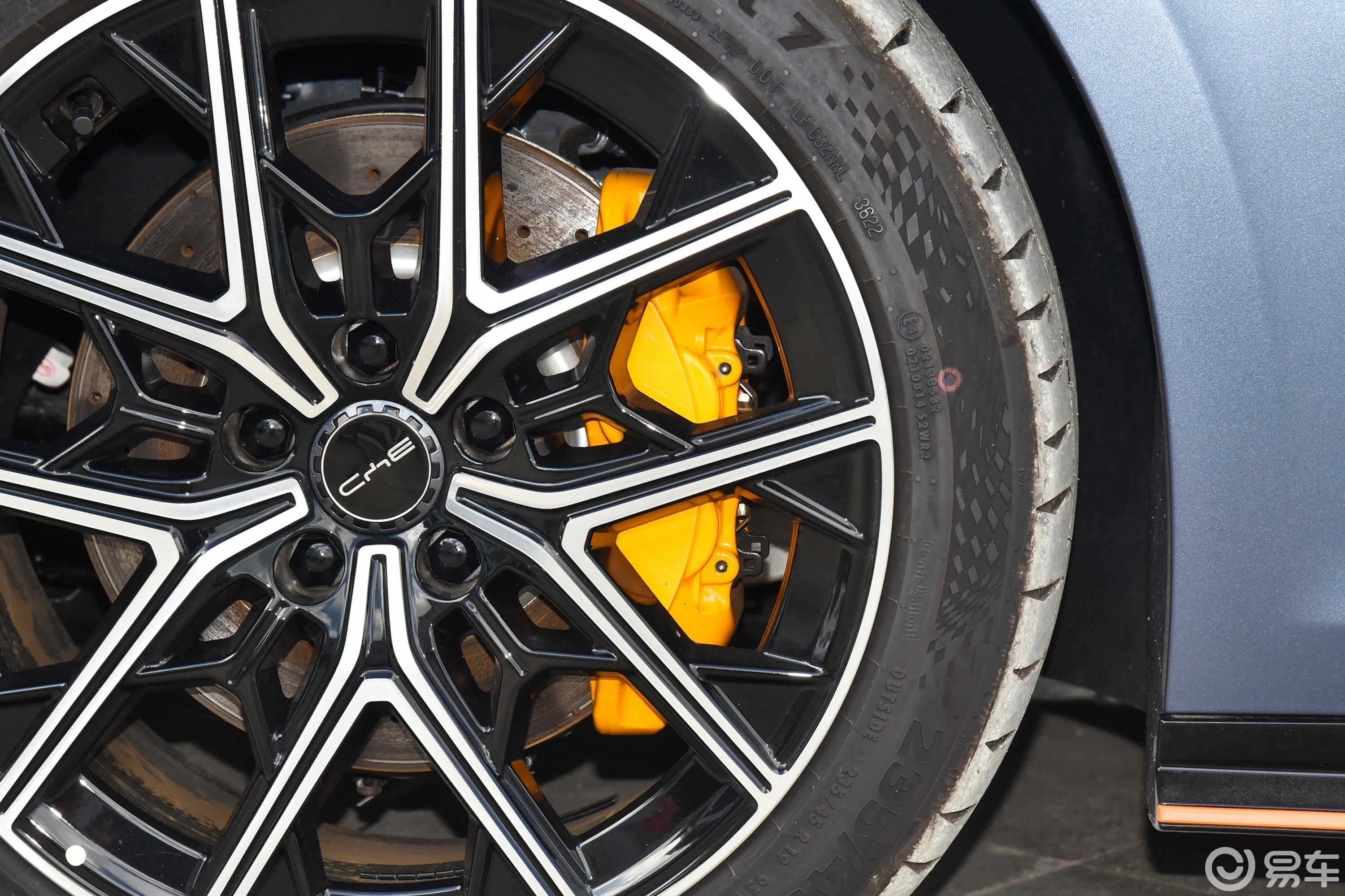 【海豹冠军版 EV 650km 四驱性能版前刹车卡钳图片-汽车图片大全】-易车