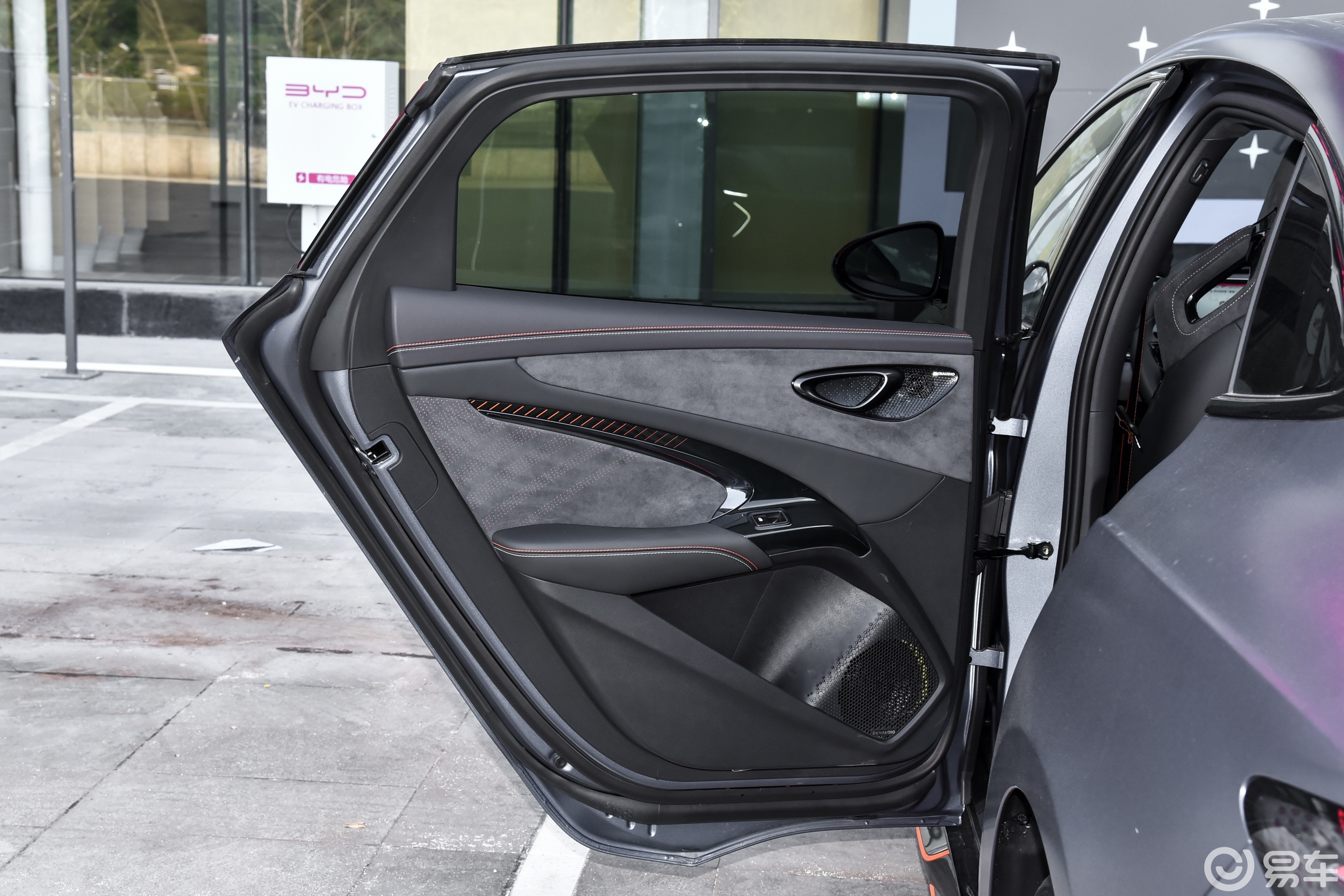 【海豹冠军版 EV 650km 四驱性能版驾驶员侧后车门图片-汽车图片大全】-易车