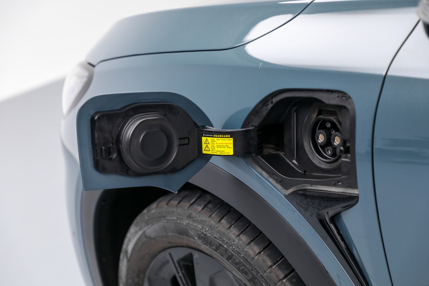 【极狐 阿尔法S森林版 735E+ 前驱 电机160kW外观细节图片-汽车图片大全】-易车