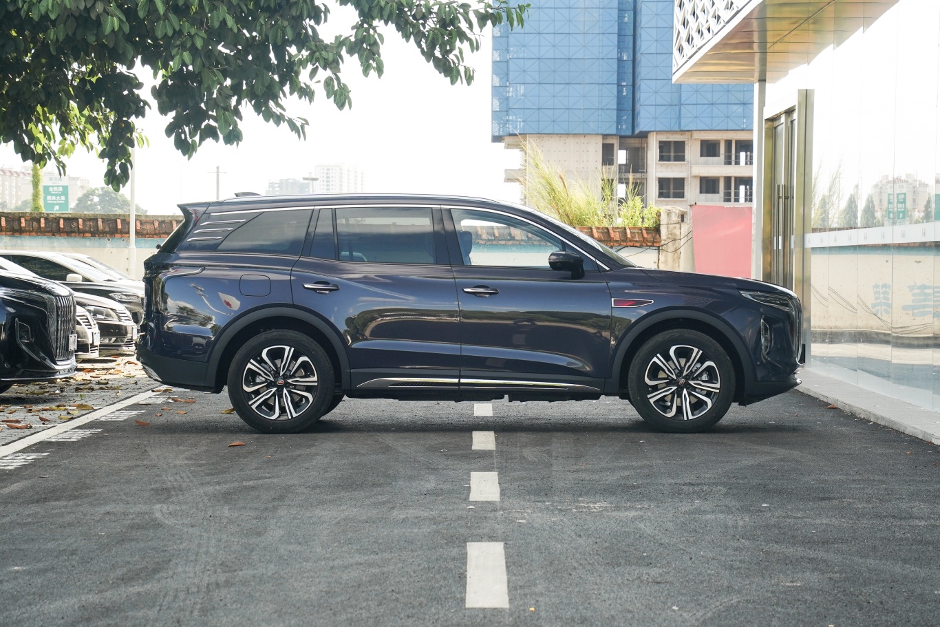 【红旗HS72.0T 四驱旗领版 6座外观图片-汽车图片大全】-易车