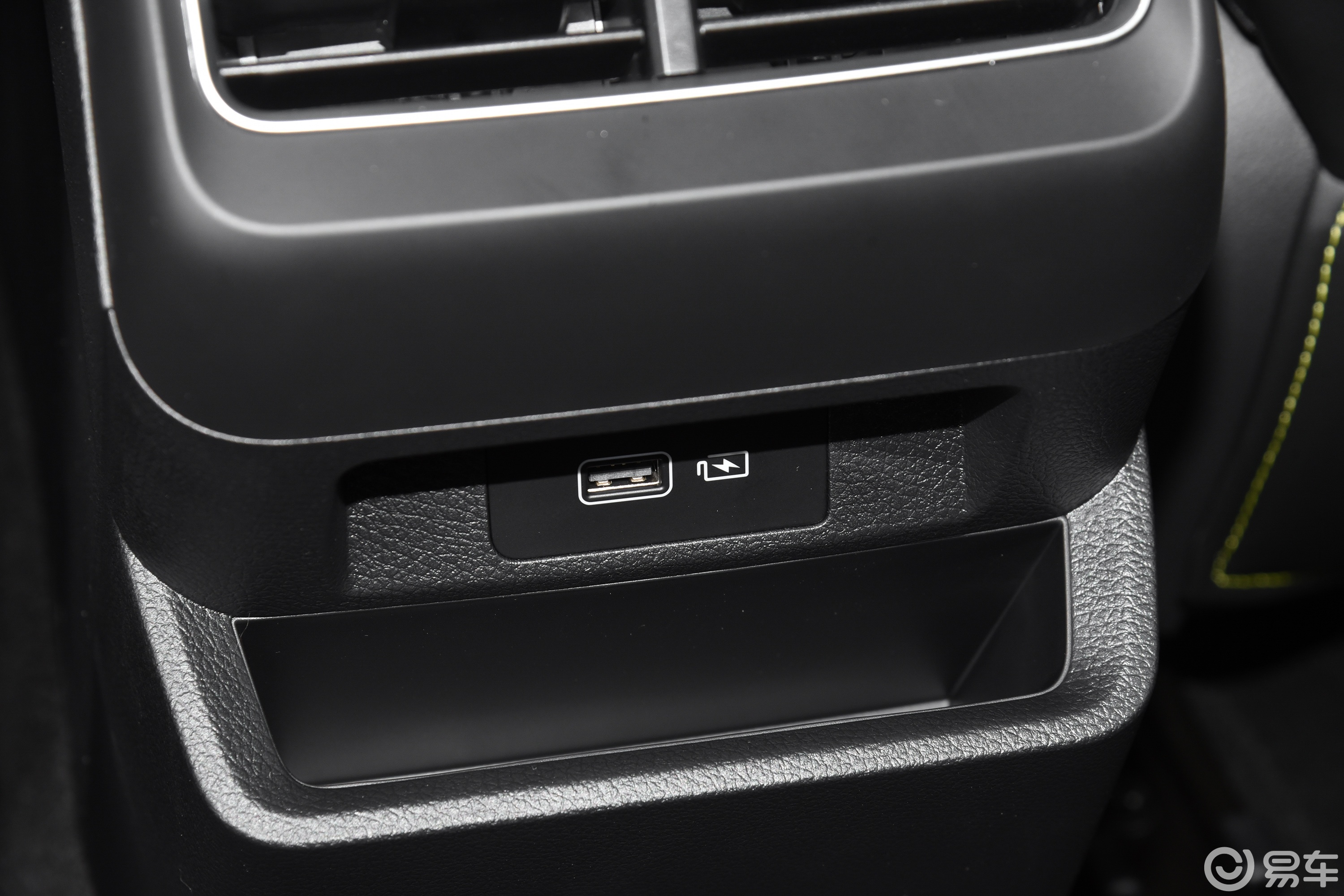 【星瑞1.5T 昆仑版后排充电口图片-汽车图片大全】-易车