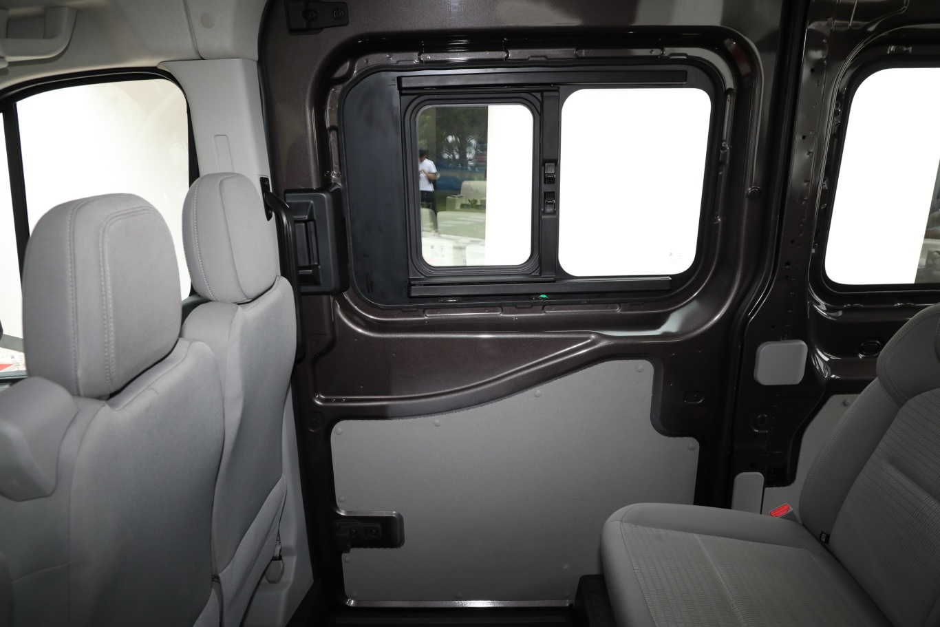 【全顺T82.3T 手动短轴中顶多功能版 6座(3+3)驾驶员侧后车门图片-汽车图片大全】-易车