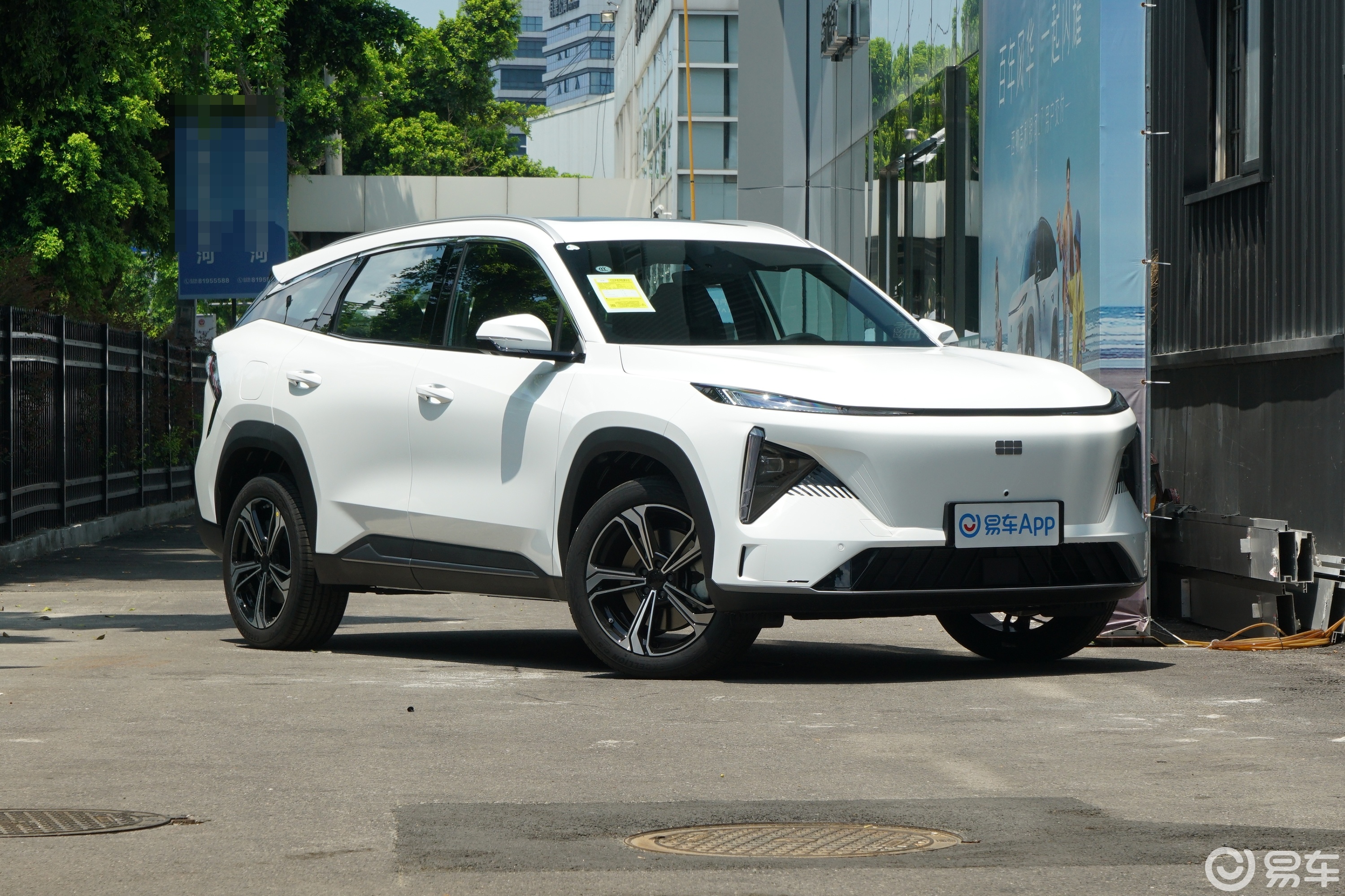 【银河L71.5T 55km AIR侧前45度车头向右水平图片-汽车图片大全】-易车