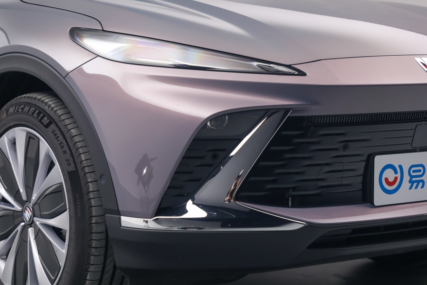 【别克E4530km 前驱臻享版大灯侧45度俯拍图片-汽车图片大全】-易车