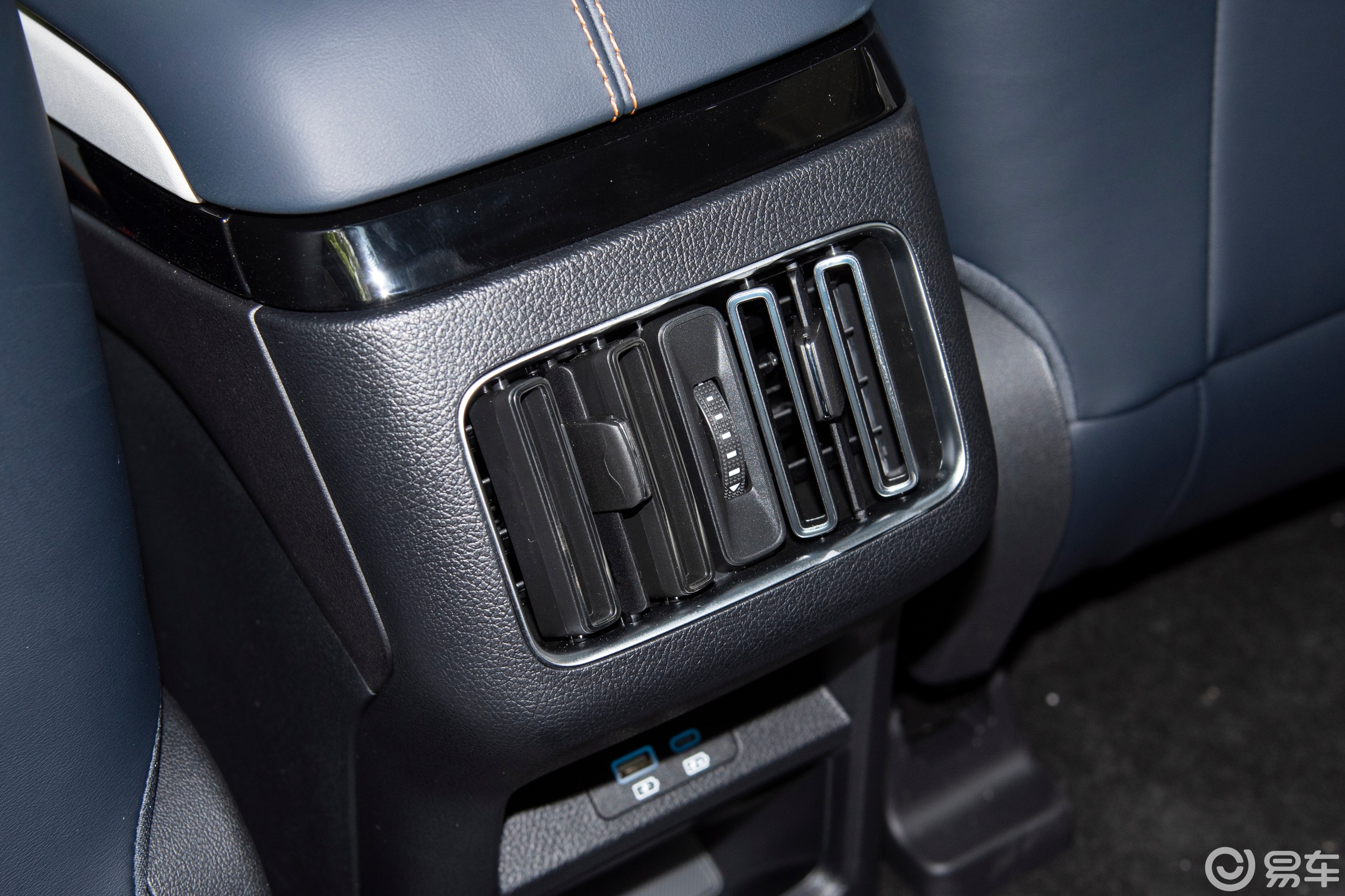 【宋PLUS新能源DM-i 冠军版 1.5L 150km 旗舰PLUS 5G后排功能图片-汽车图片大全】-易车