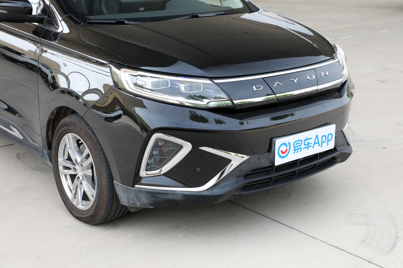 【远志M1改款 450km 头等舱 4座前格栅侧俯拍图片-汽车图片大全】-易车