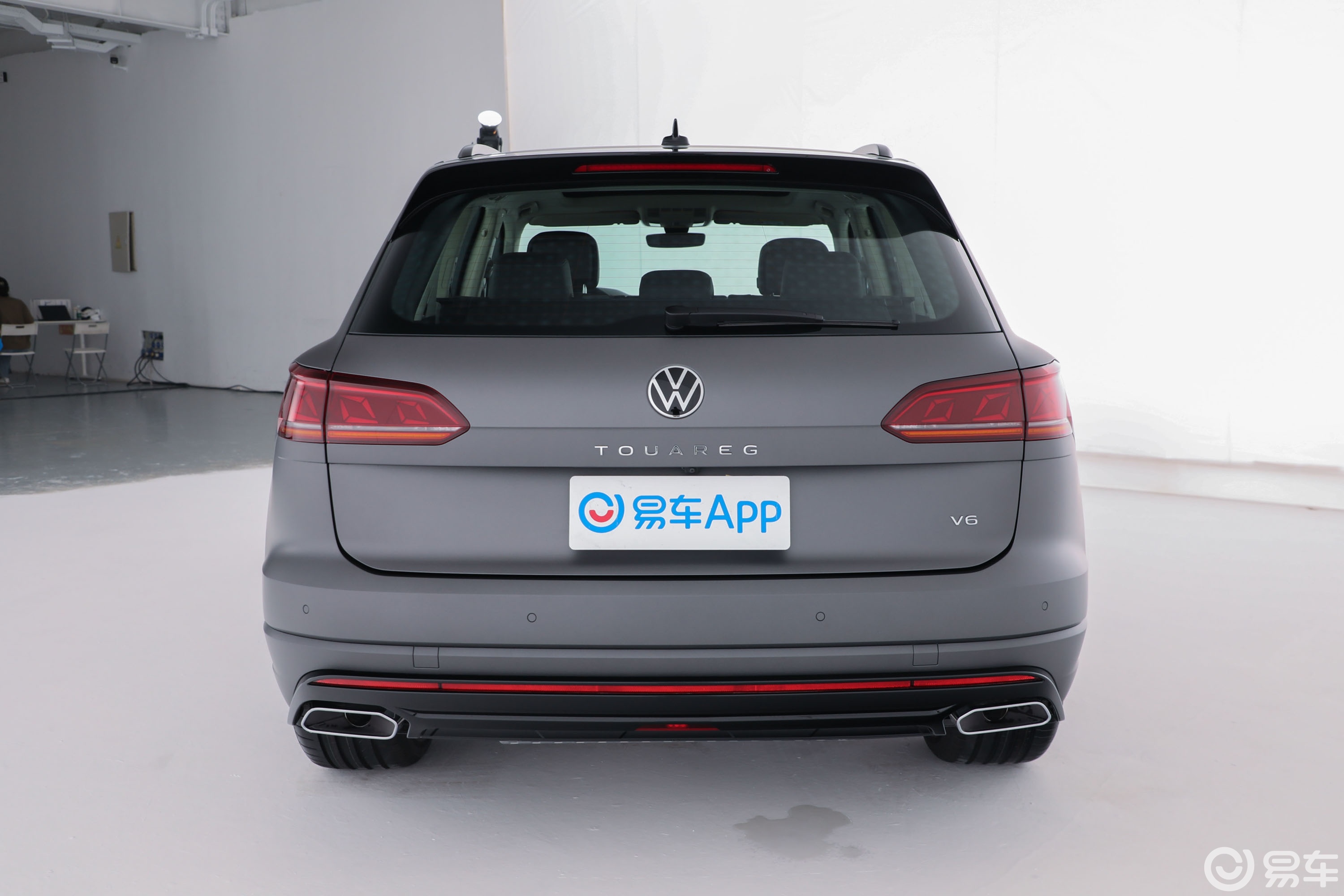 【途锐3.0T 锐享火山岩涂装运动版正后水平图片-汽车图片大全】-易车