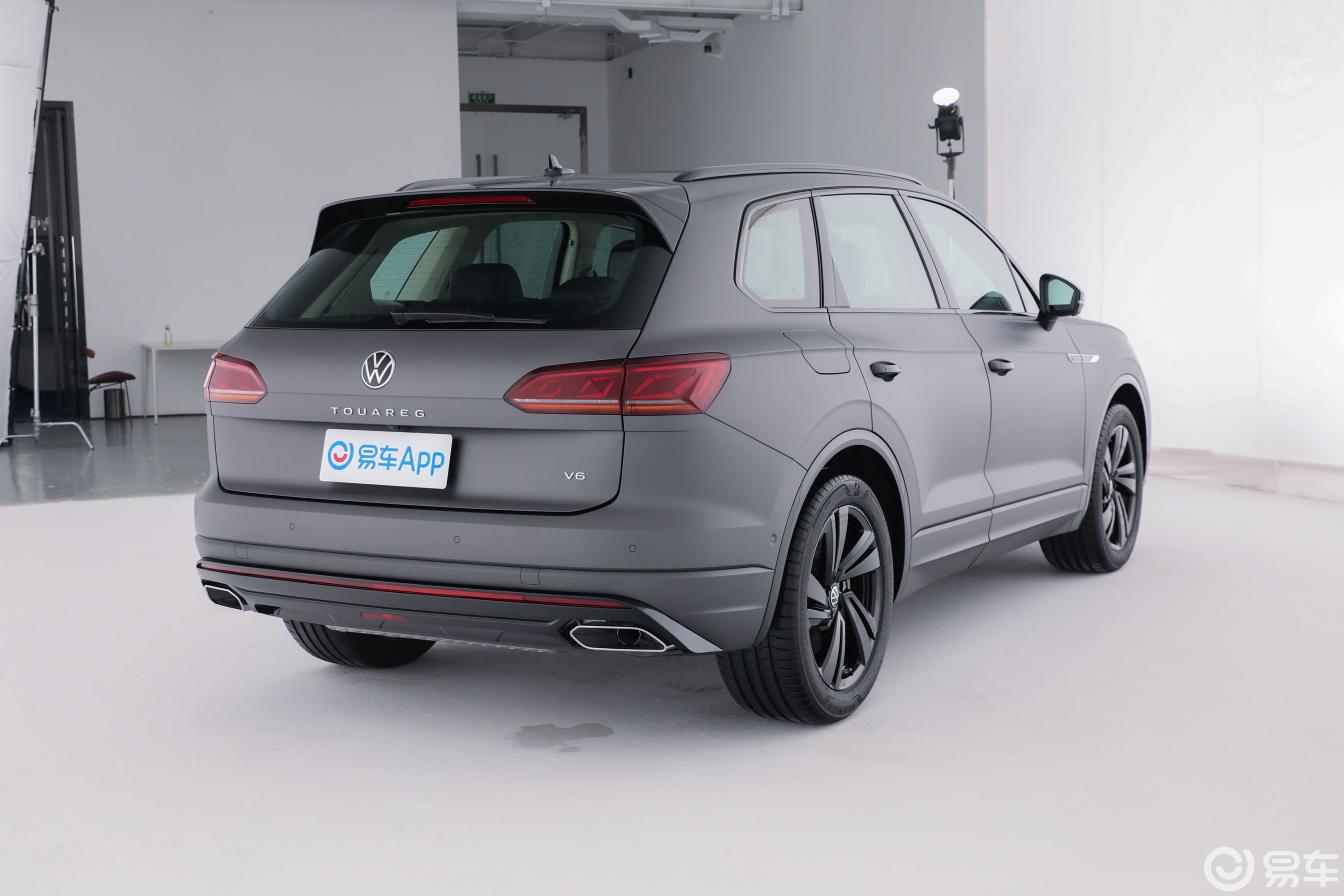 【途锐3.0T 锐享火山岩涂装运动版侧后45度车头向右水平图片-汽车图片大全】-易车