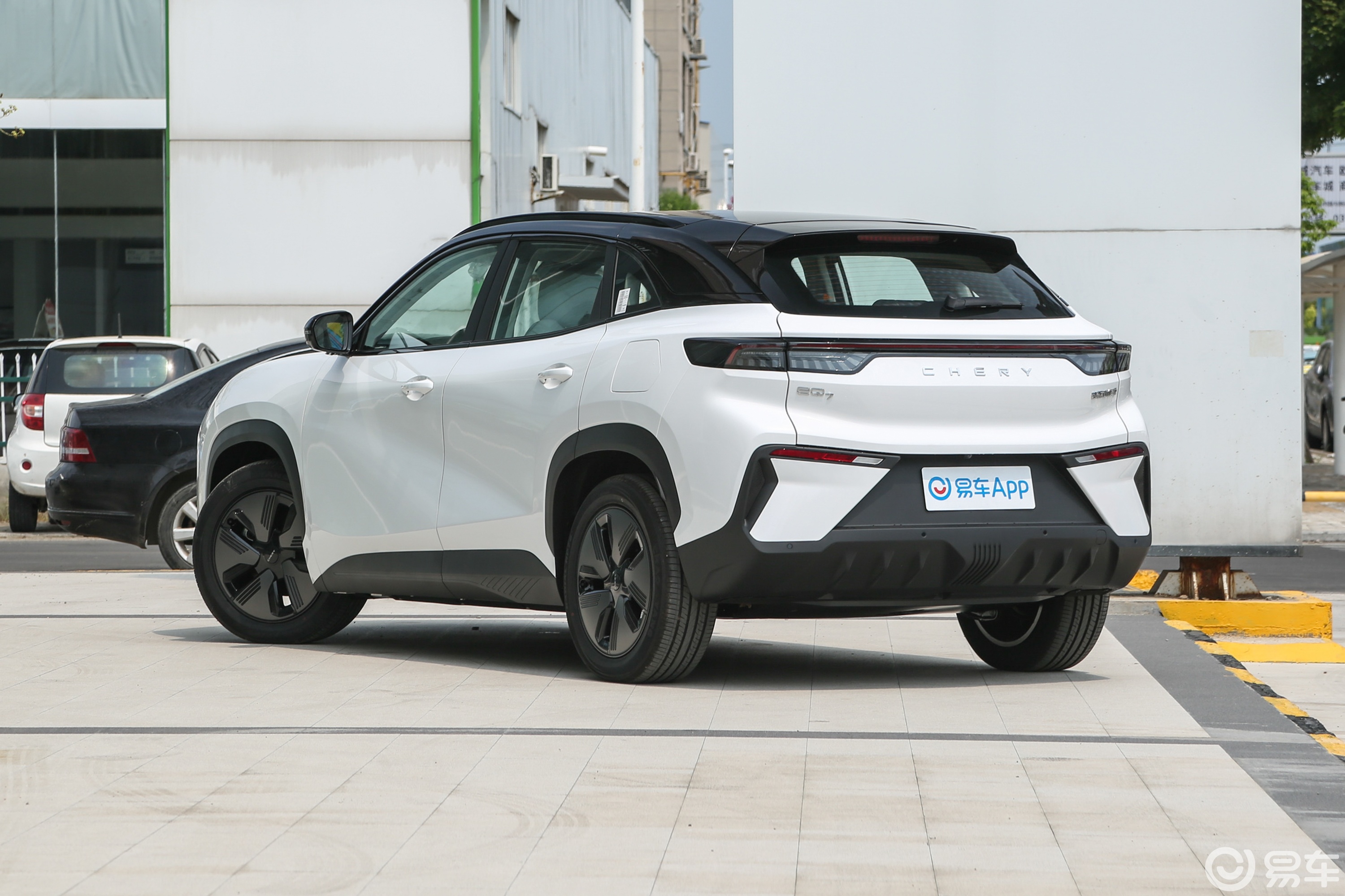 【奇瑞舒享家512km Pro侧后45度车头向左水平图片-汽车图片大全】-易车