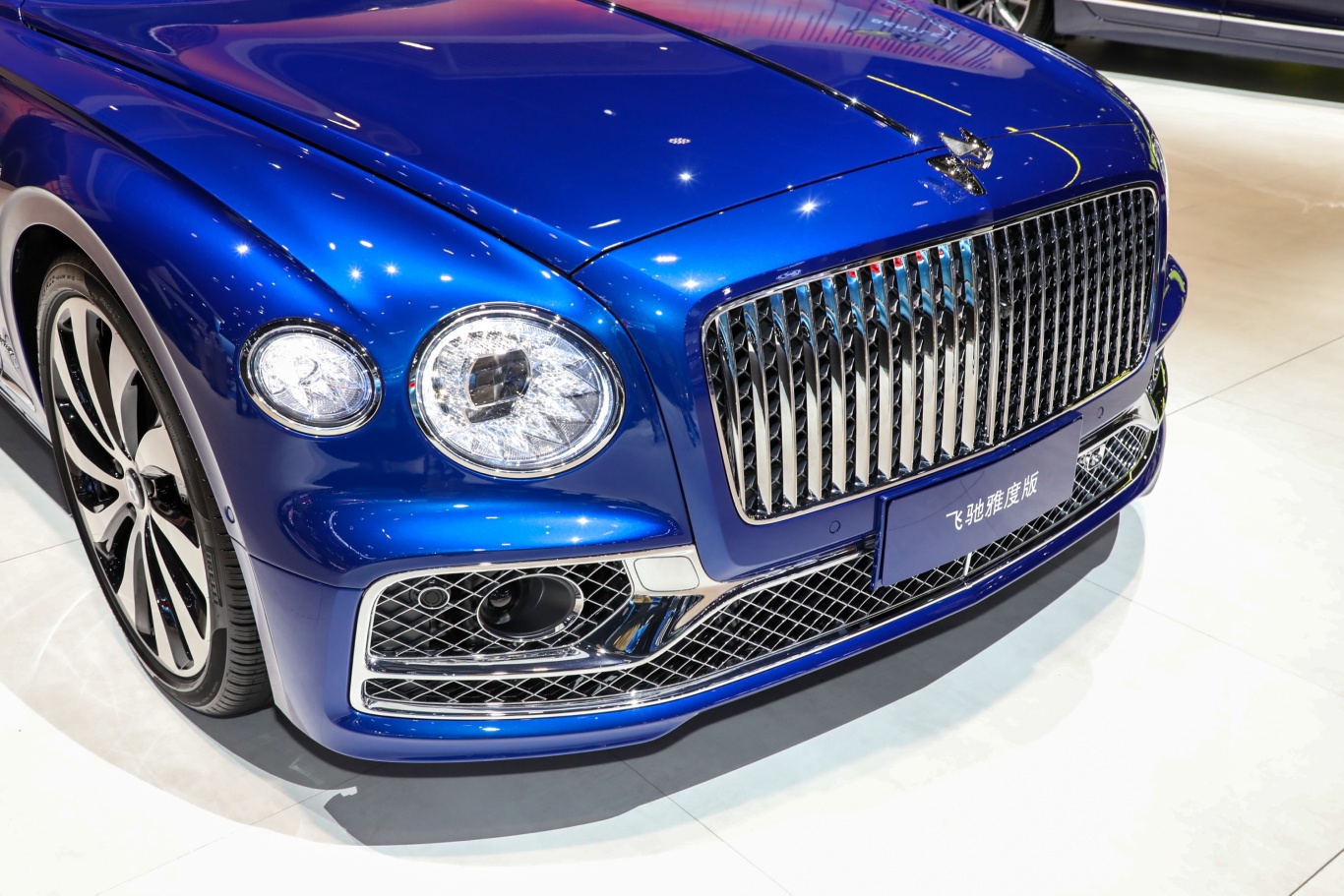 【飞驰4.0T V8 雅度版外观图片-汽车图片大全】-易车