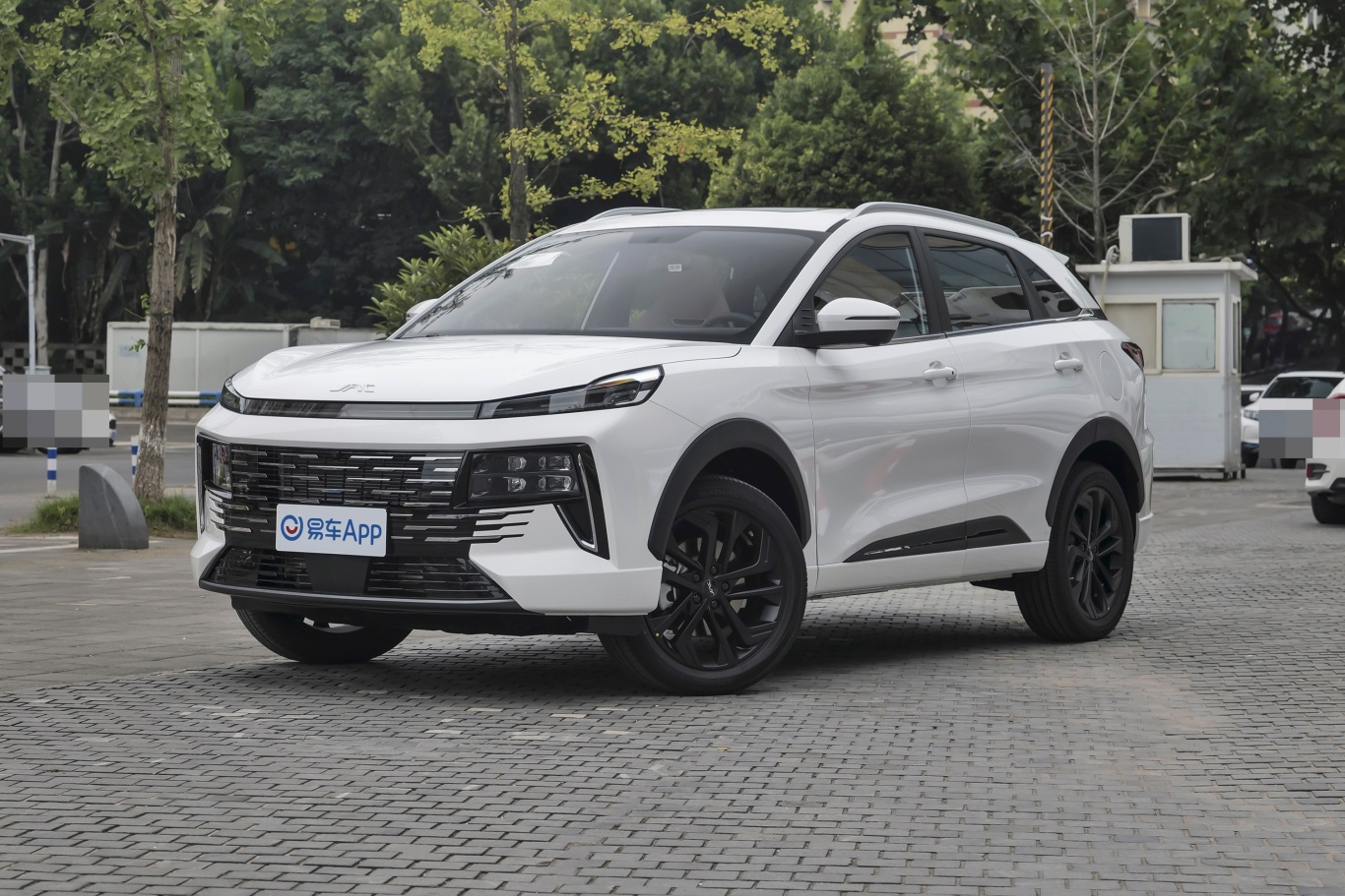 【江淮QX PHEV1.5L 120km 劲享版侧前45度车头向左水平图片-汽车图片大全】-易车