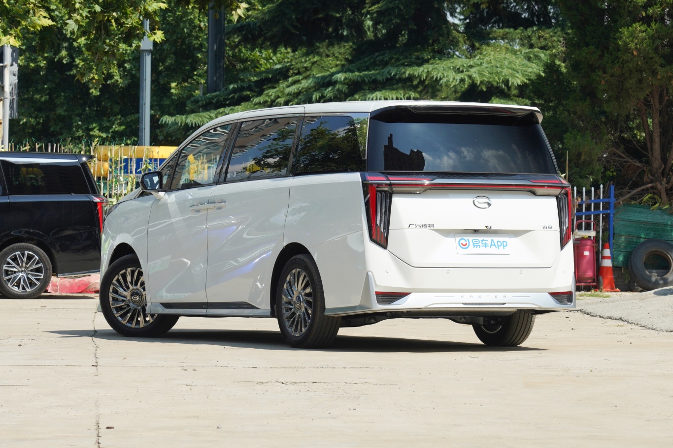 【传祺M8宗师系列 400T 旗舰版 7座侧后45度车头向左水平图片-汽车图片大全】-易车