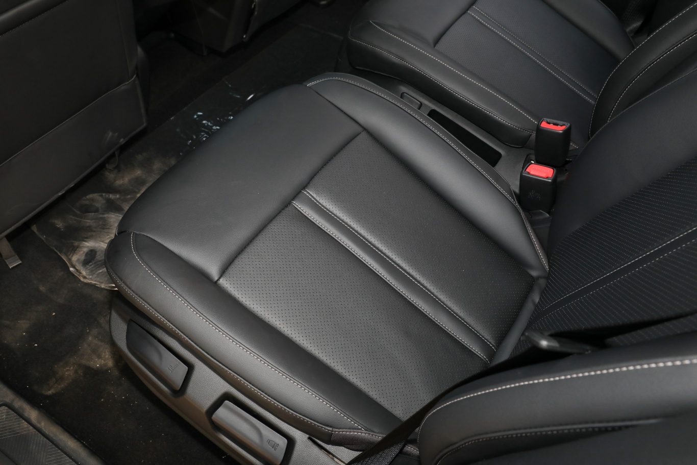 【五菱凯捷280T CVT卓越型后排空间图片-汽车图片大全】-易车