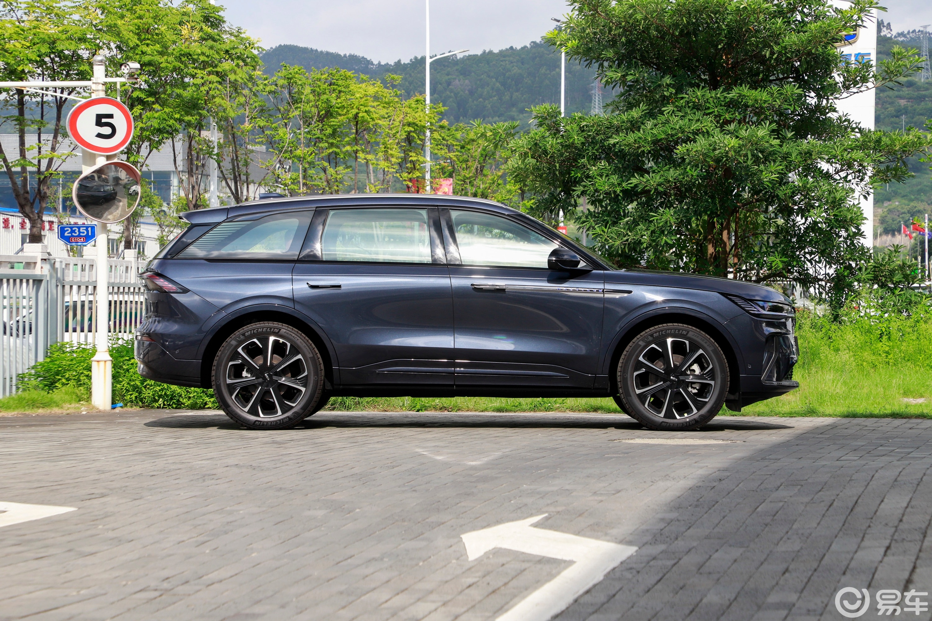 【航海家混动 2.0T 四驱尊睿版正侧车头向右水平图片-汽车图片大全】-易车