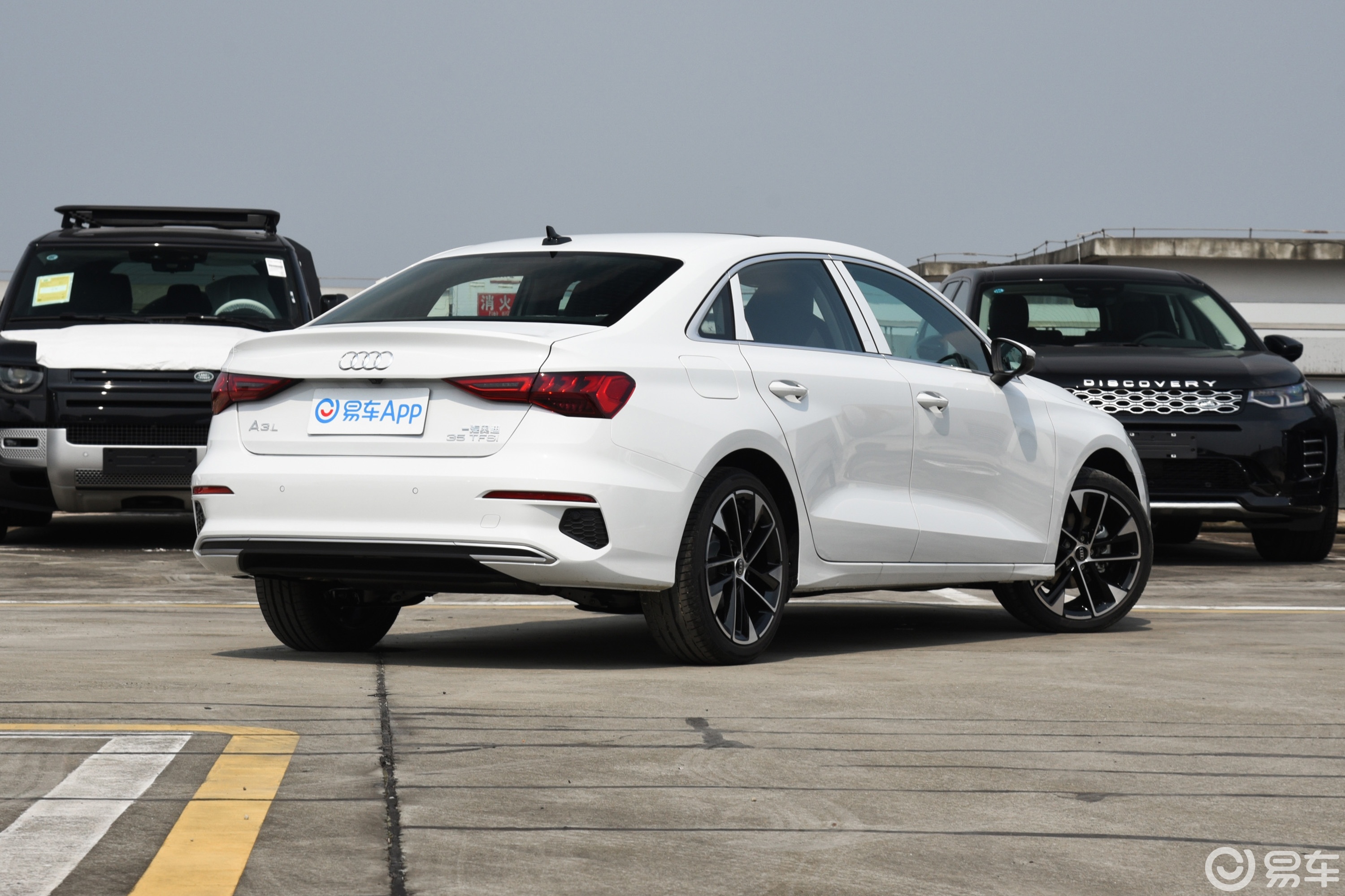 【奥迪A3改款 A3L Limousine 35 TFSI 豪华致雅型侧后45度车头向右水平图片-汽车图片大全】-易车