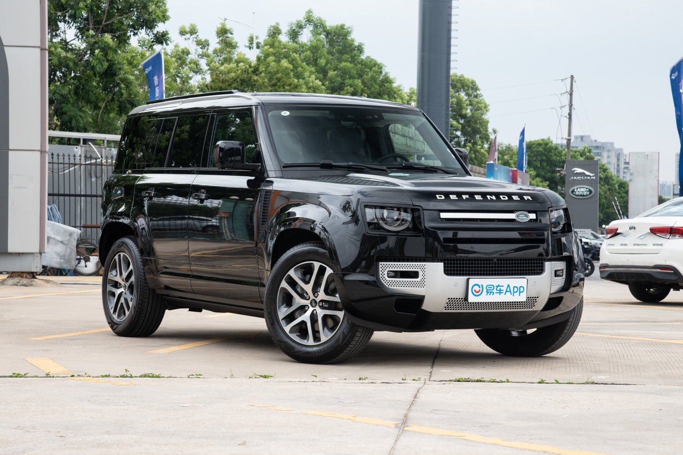 【卫士110 3.0T 400PS XS Edition侧前45度车头向右水平图片-汽车图片大全】-易车