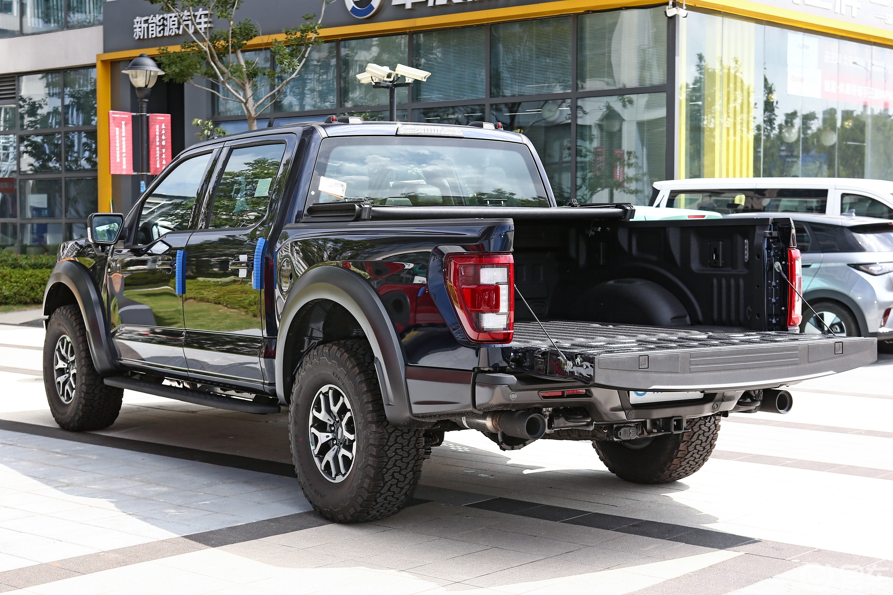 【福特F-1503.5T 猛禽后备厢开启45度侧拍图片-汽车图片大全】-易车