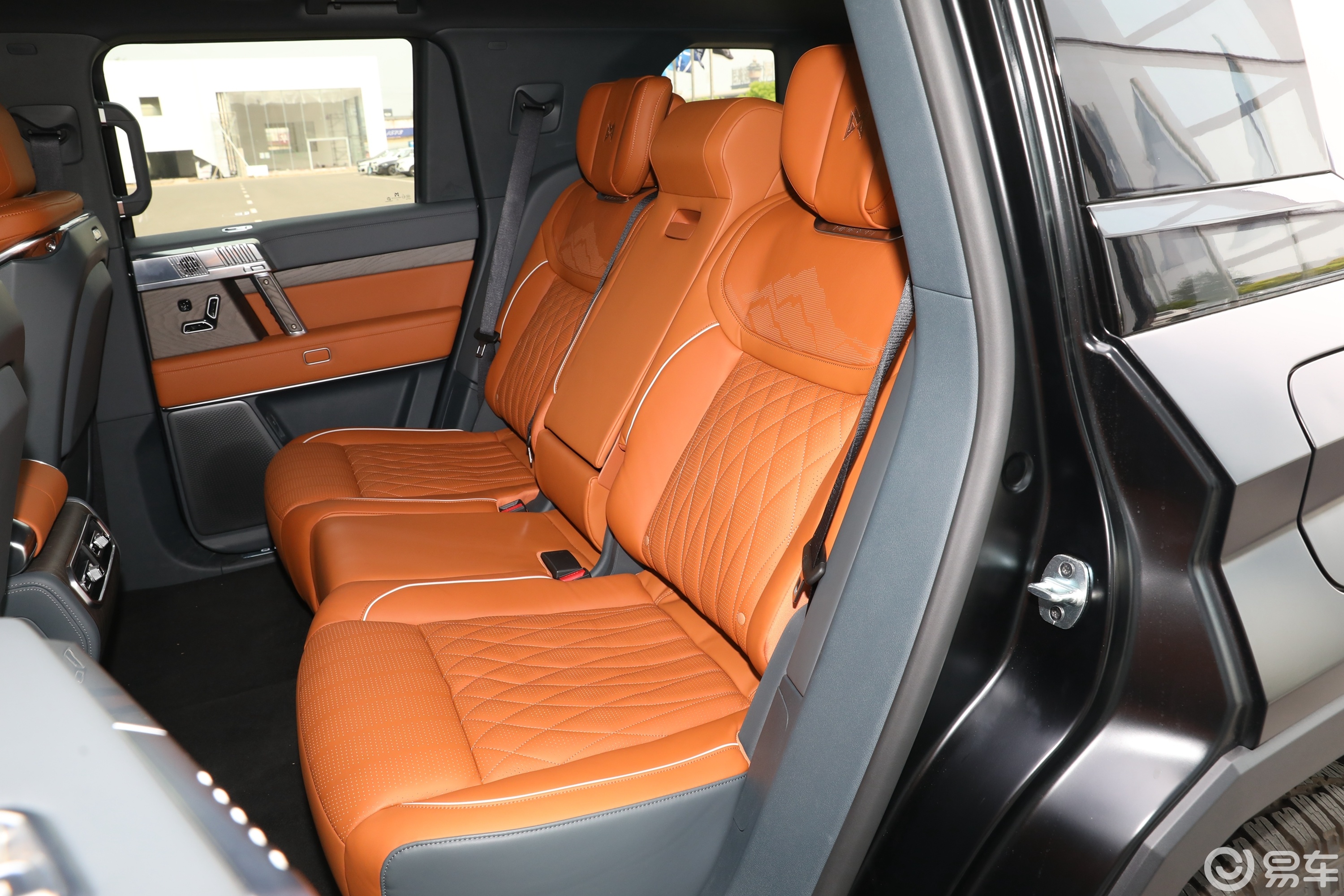 【猛士917纯电动 505km后排座椅图片-汽车图片大全】-易车