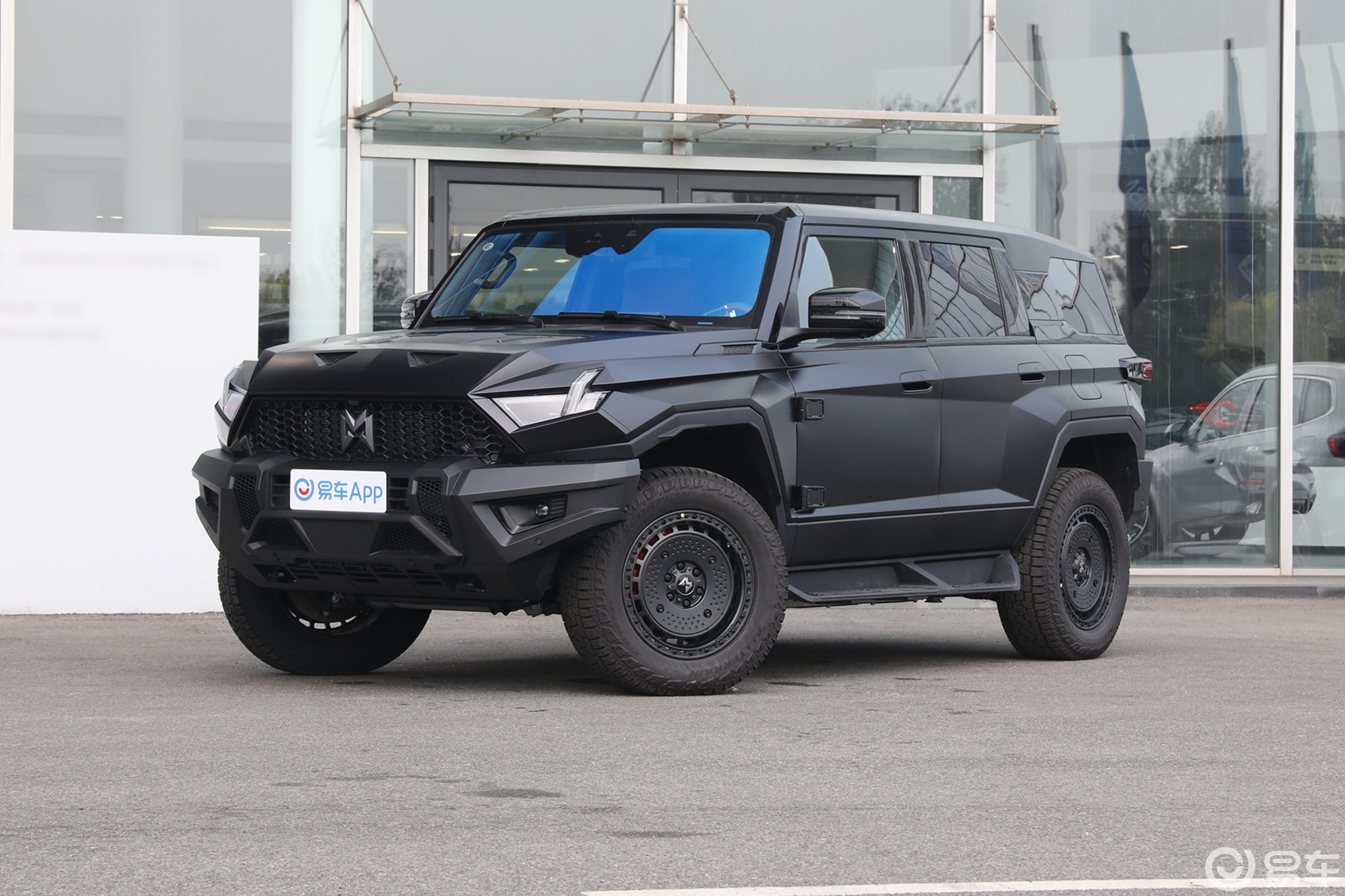 【猛士917纯电动 505km侧前45度车头向左水平图片-汽车图片大全】-易车